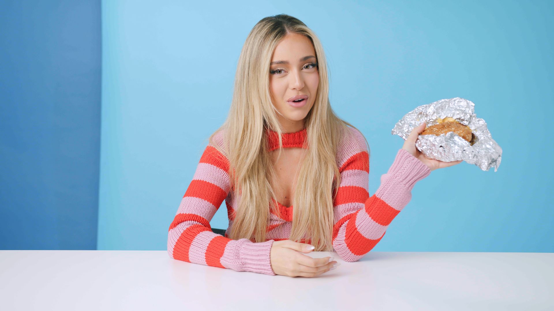 Watch Ana Mena: 10 cosas sin las que no puede vivir | 10 Esenciales | 10 Esenciales | GQ España