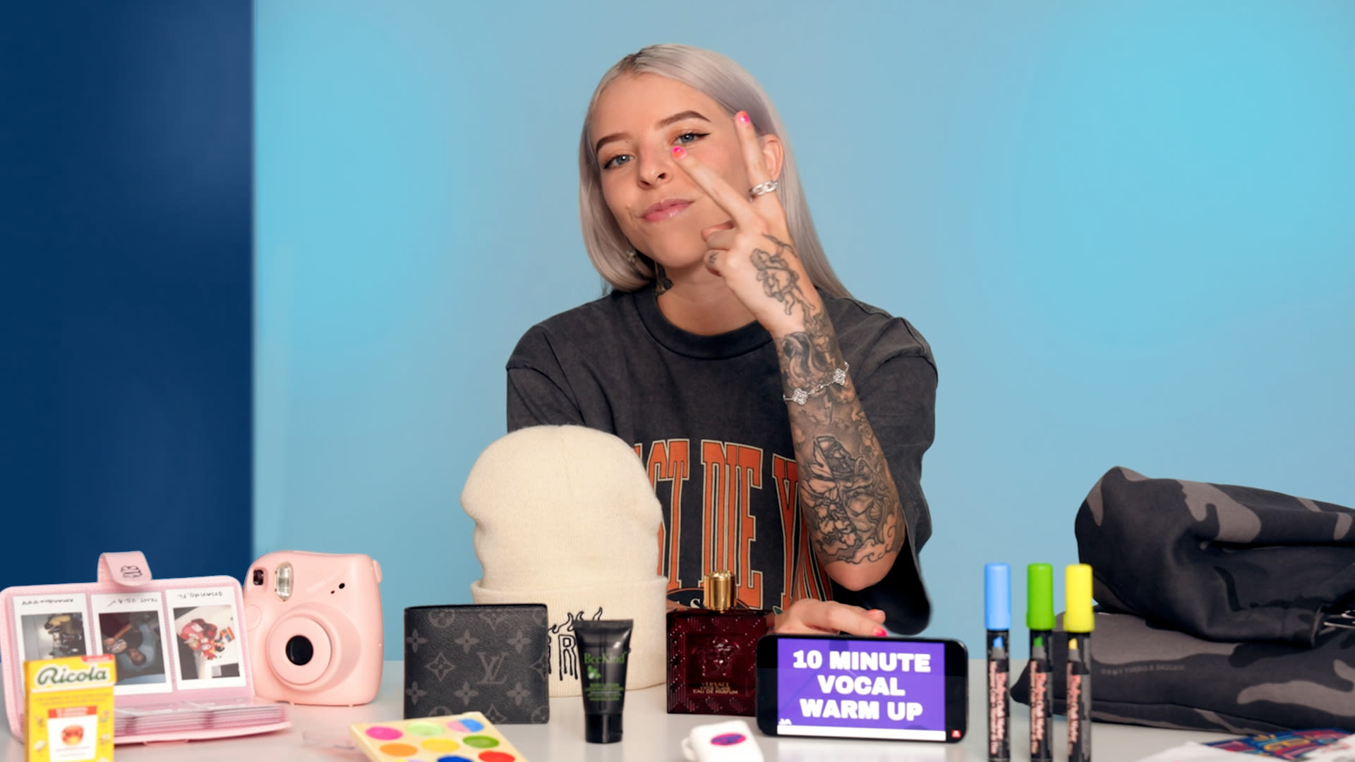 Watch Young Miko: 10 cosas sin las que no puede vivir | 10 Esenciales ...