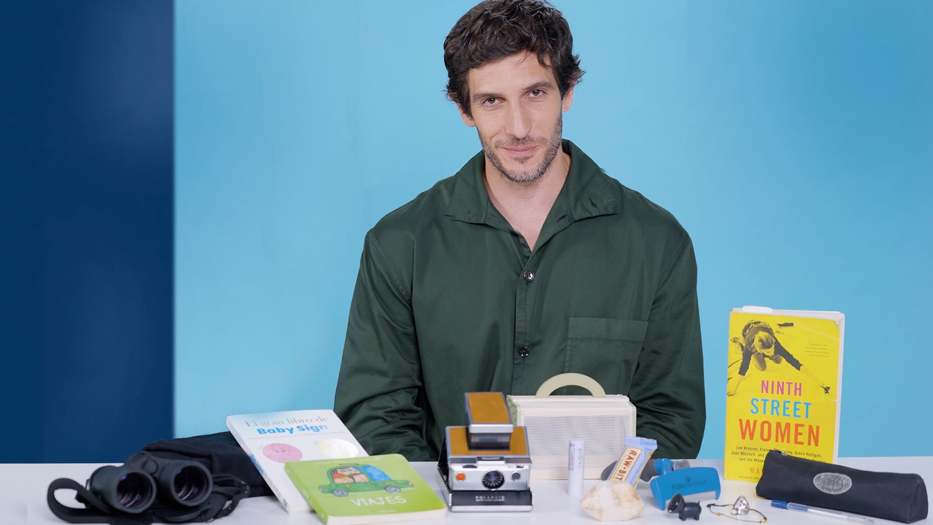 Watch Quim Gutiérrez: 10 cosas de las que el actor no se separa | 10 Esenciales | GQ España