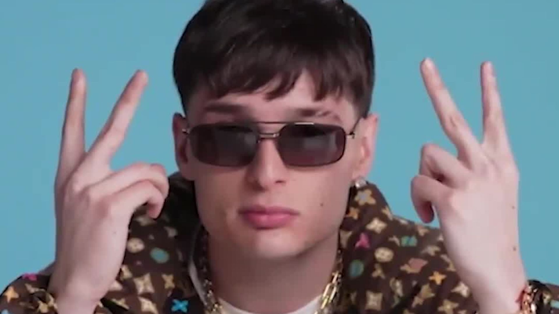Watch Peso Pluma nos enseñas sus gafas de sol favoritas | GQ España