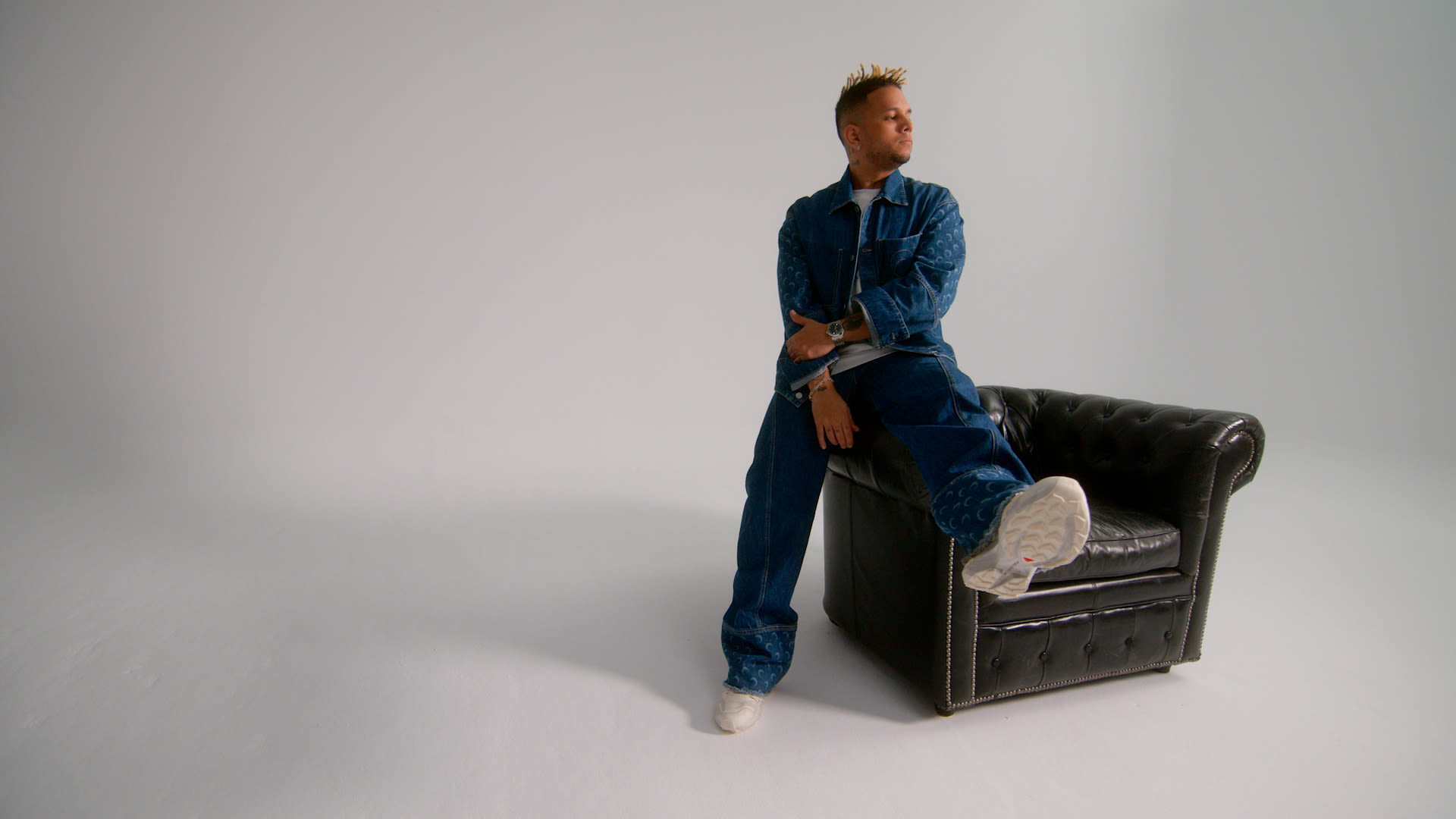 Watch Ovy on the drums: el productor tras "Tusa", "Playa del Inglés" o ...