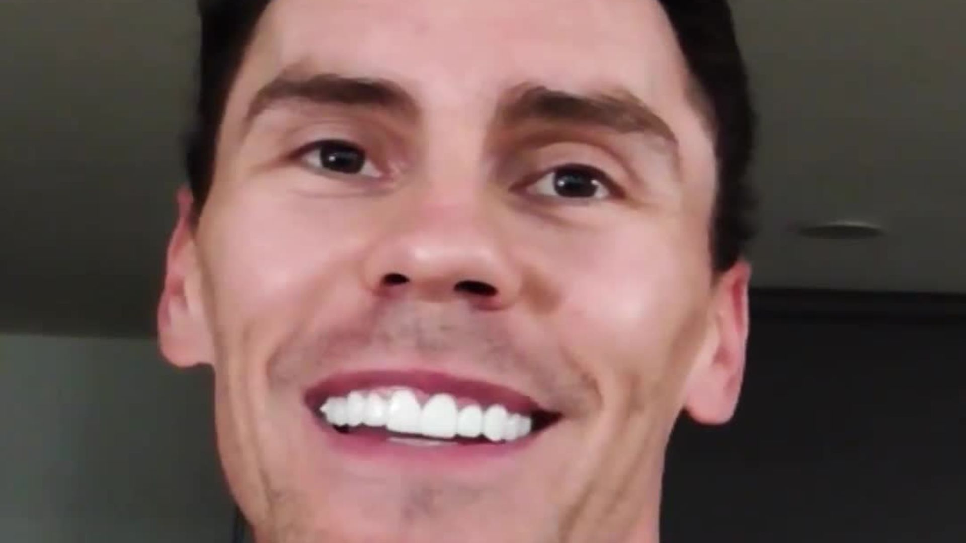 Watch Así fue la sesión Kyle Kuric de las fotos del calendario de la ...