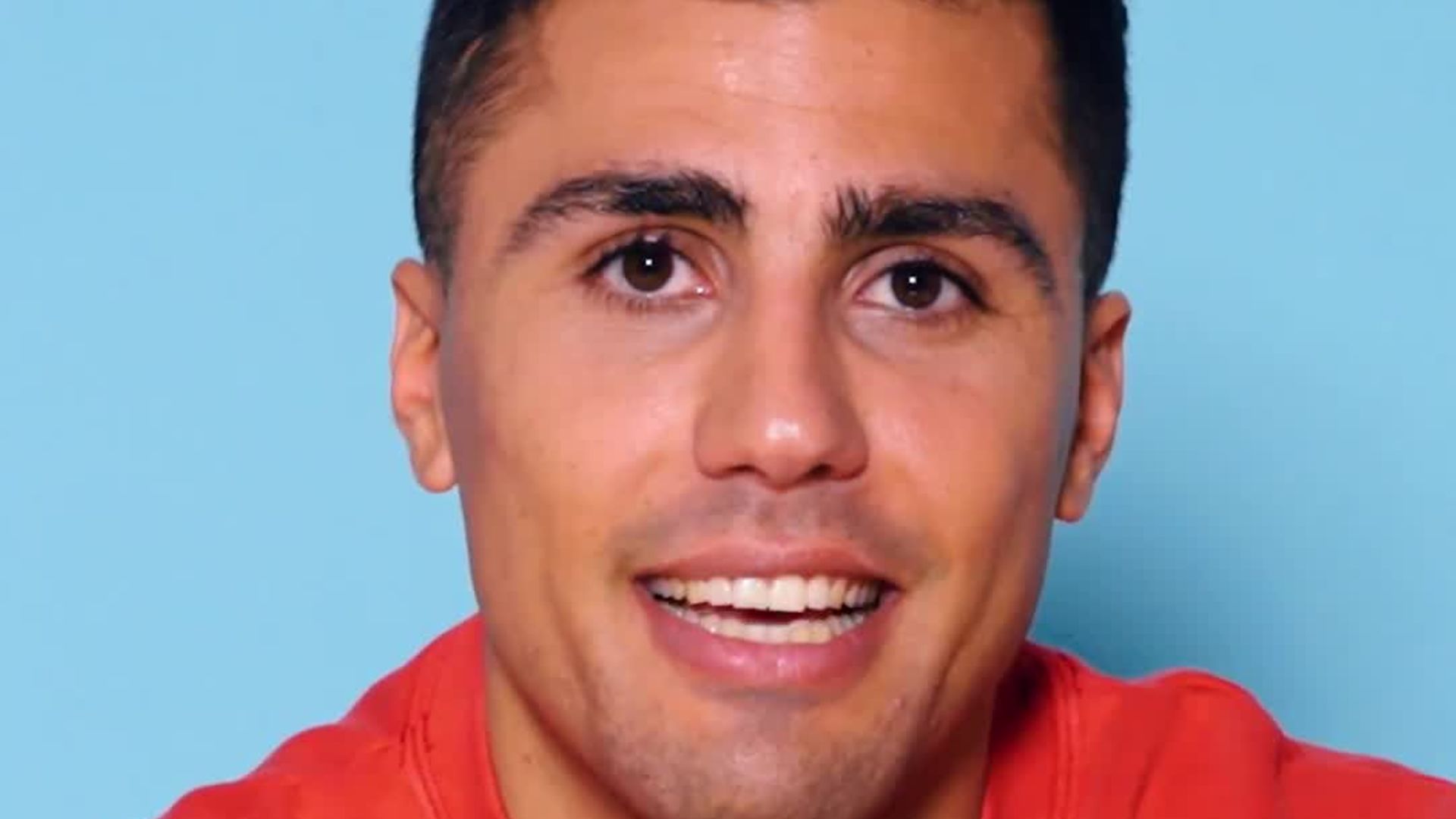 Watch Rodri nos enseña su Balón de Oro | GQ España