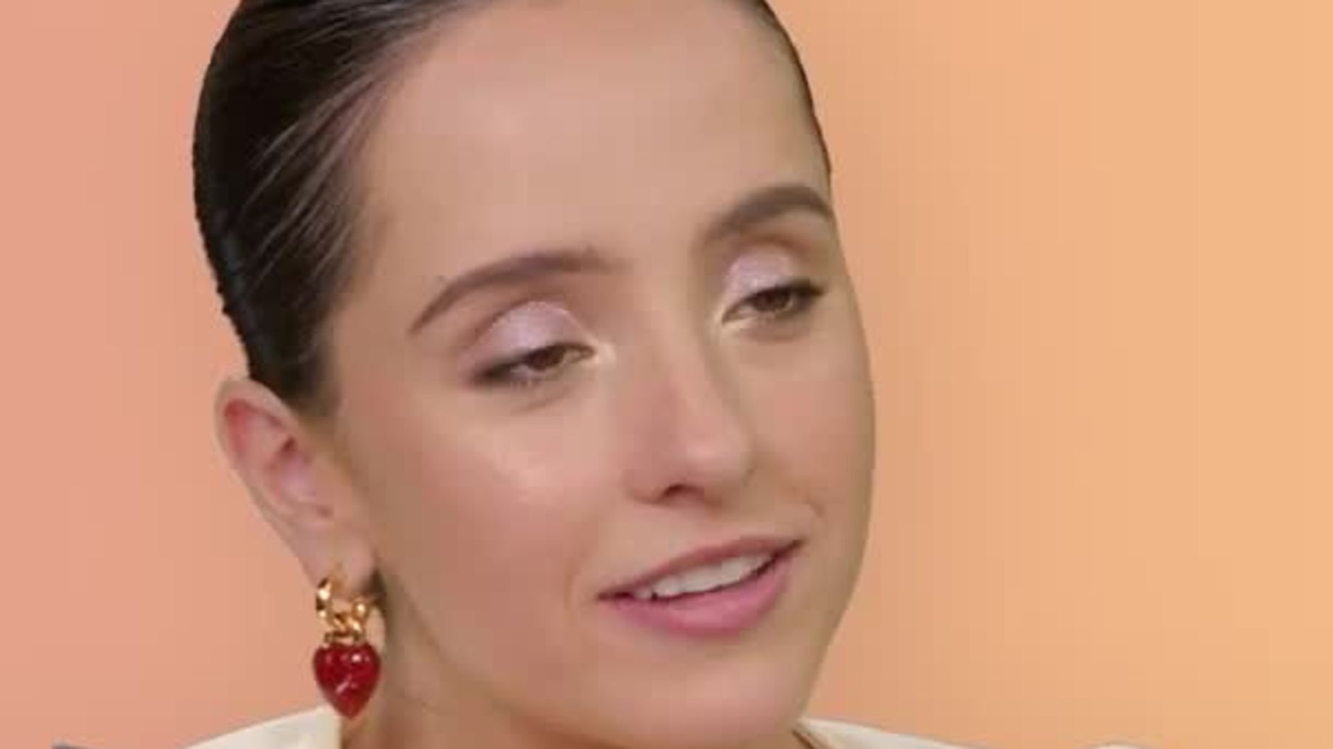 Watch Camilo y Evaluna: ¿Cuál es el lugar favorito de vacaciones de Evaluna? | GQ España