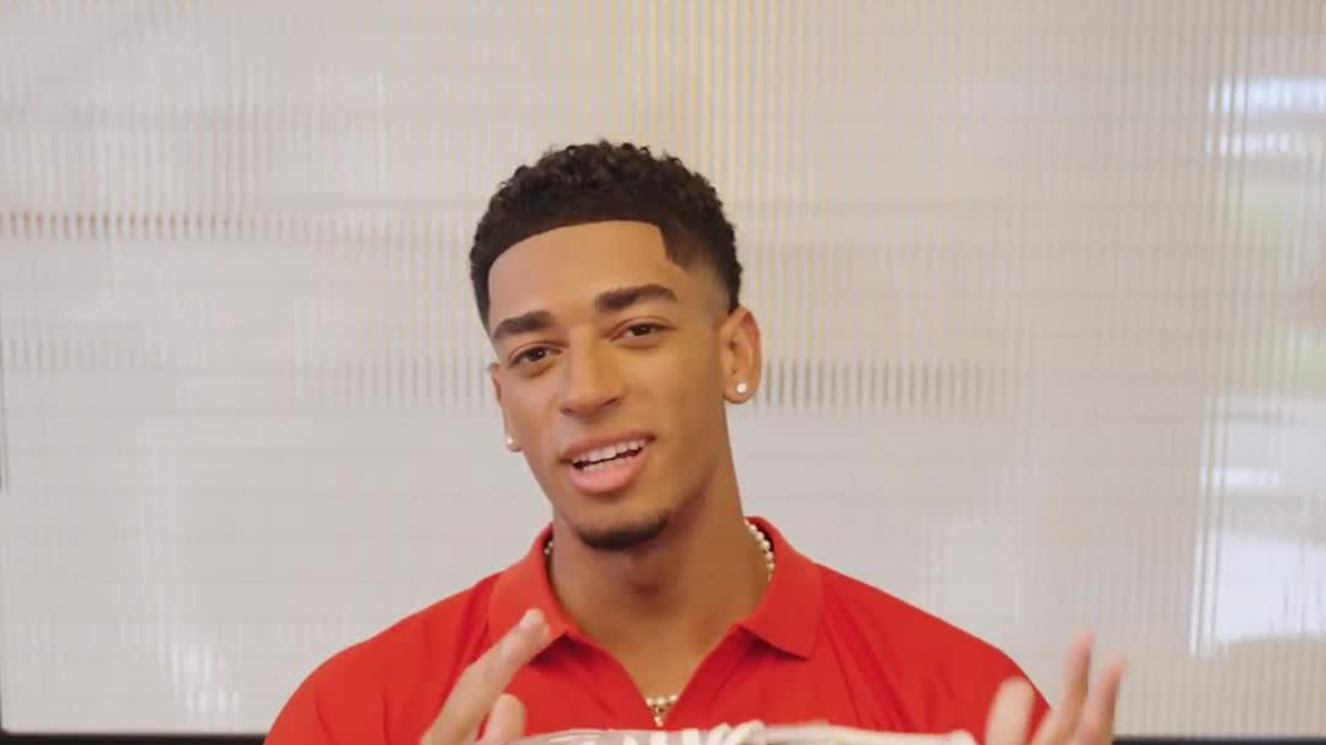 Watch Dani Castilla: ¿Cuáles son los objetos sin los que no puede vivir ...