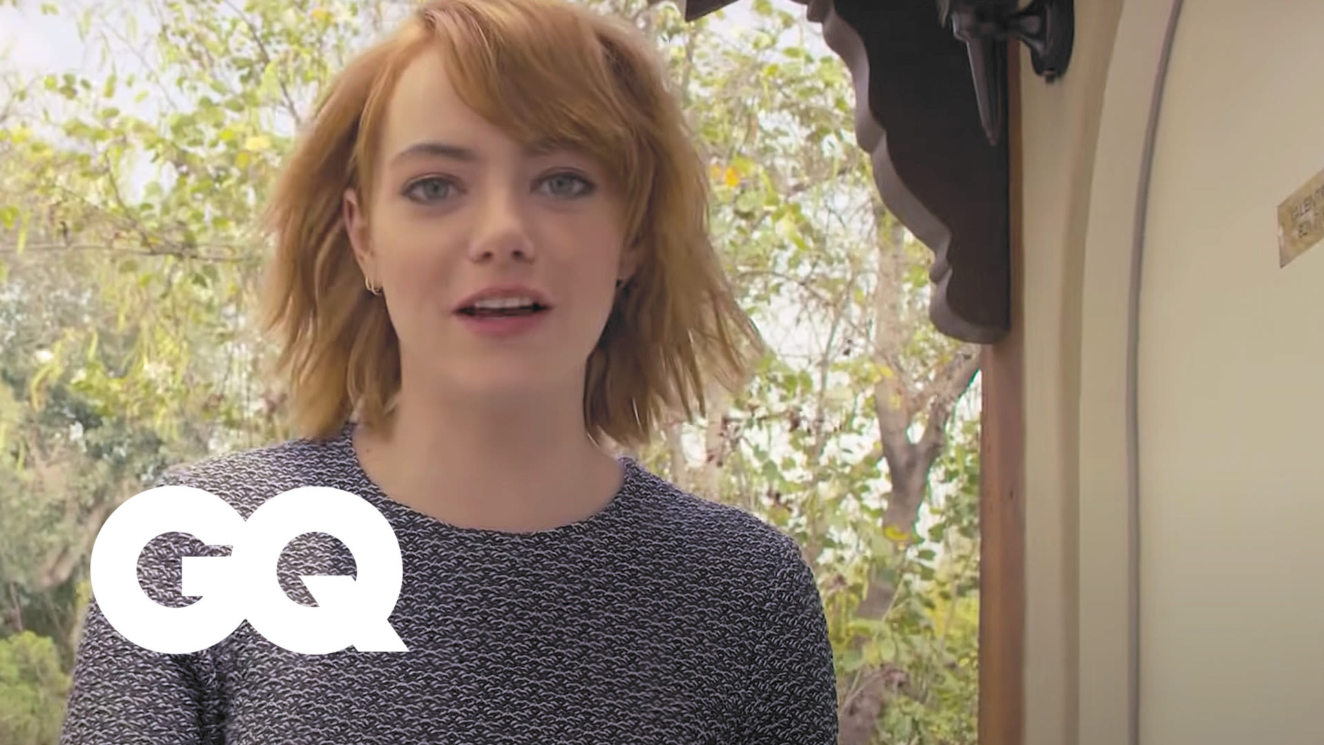 Watch 艾瑪史東爆料：「萊恩葛斯林本人無情又復仇心重」 73 Questions With Emma Stone｜73快問快答｜GQ ...