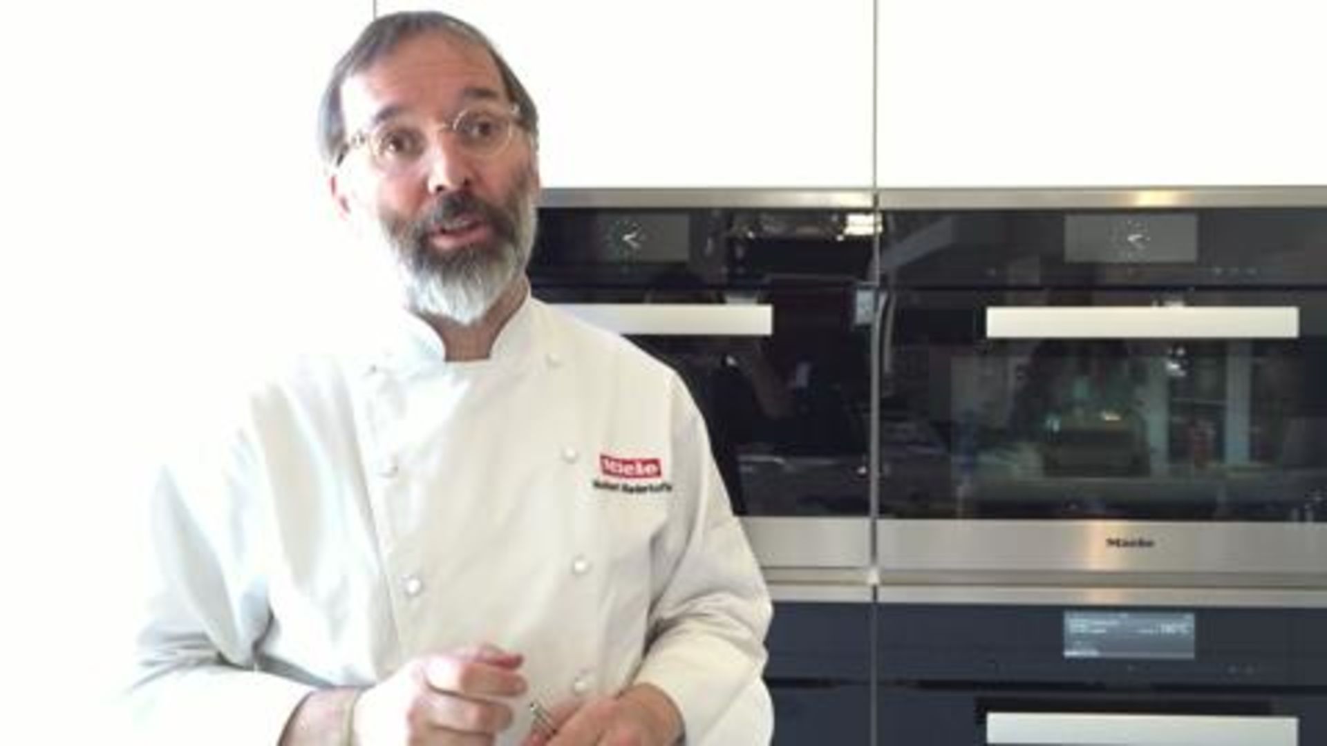 Watch Galletto ruspante con tris di cetrioli e salsa alla panna | La ...