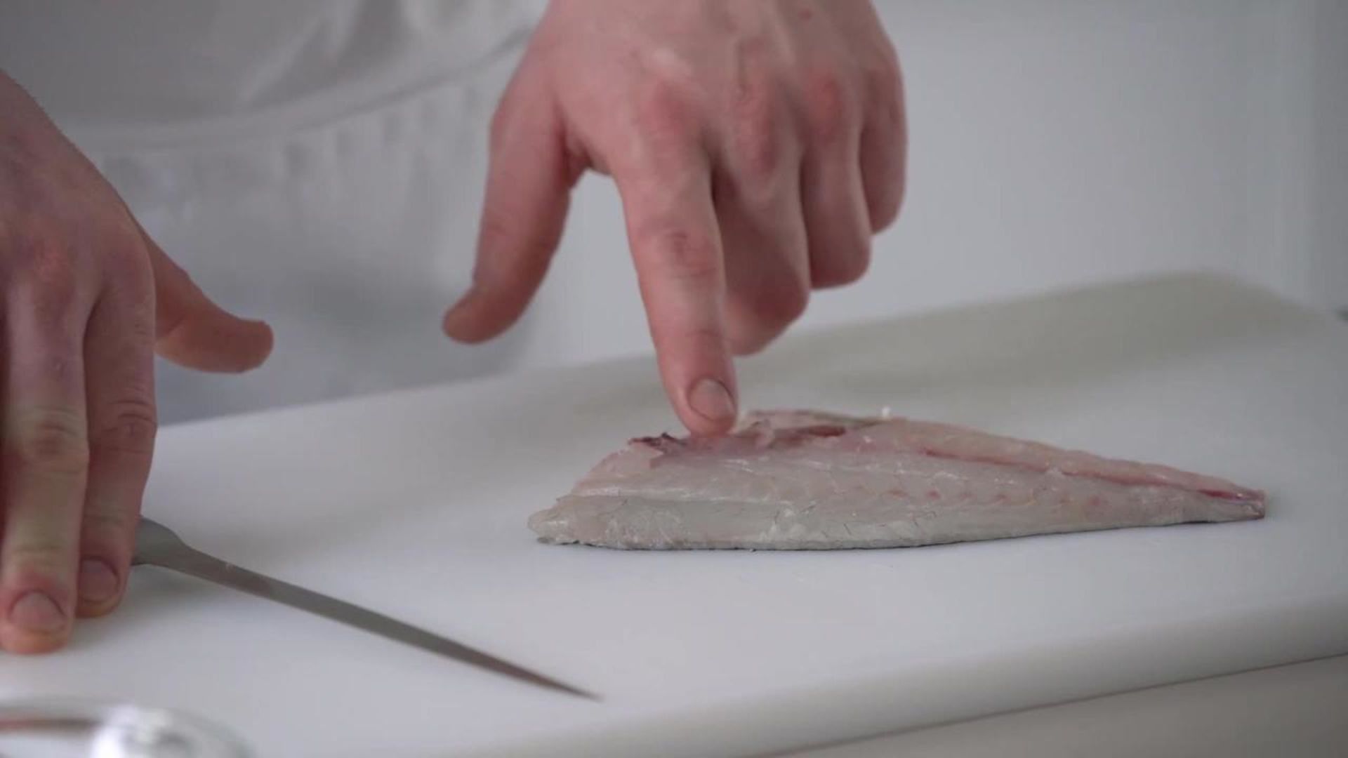 Watch Basic Cooking Courses | Fish | Filetting | La Cucina Italiana