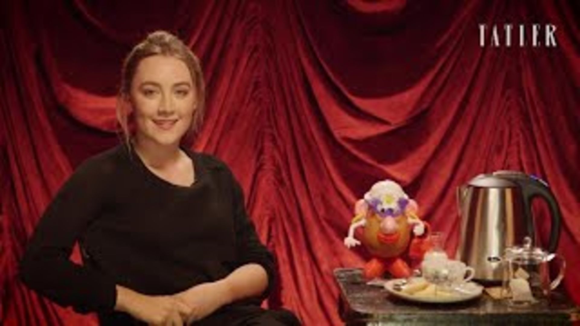 Watch Сирша Ронан учит правильно заваривать чай | Tatler Россия
