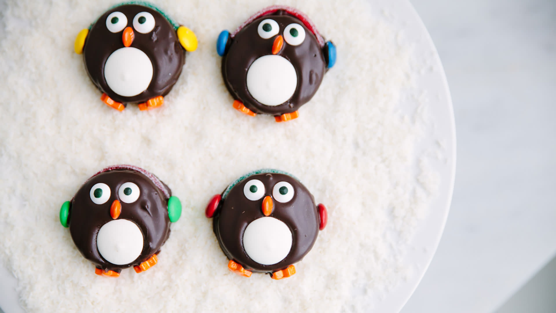 Watch How to DIY Adorable, Delectable Chocolate Oreo Penguins | Teen Vogue