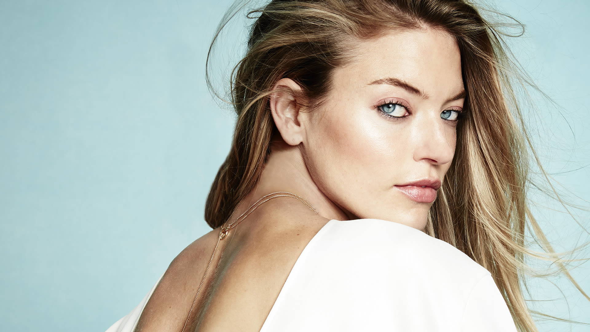Watch Victoria's Secret Model Martha Hunt Takes On Scoliosis | Teen Vogue
