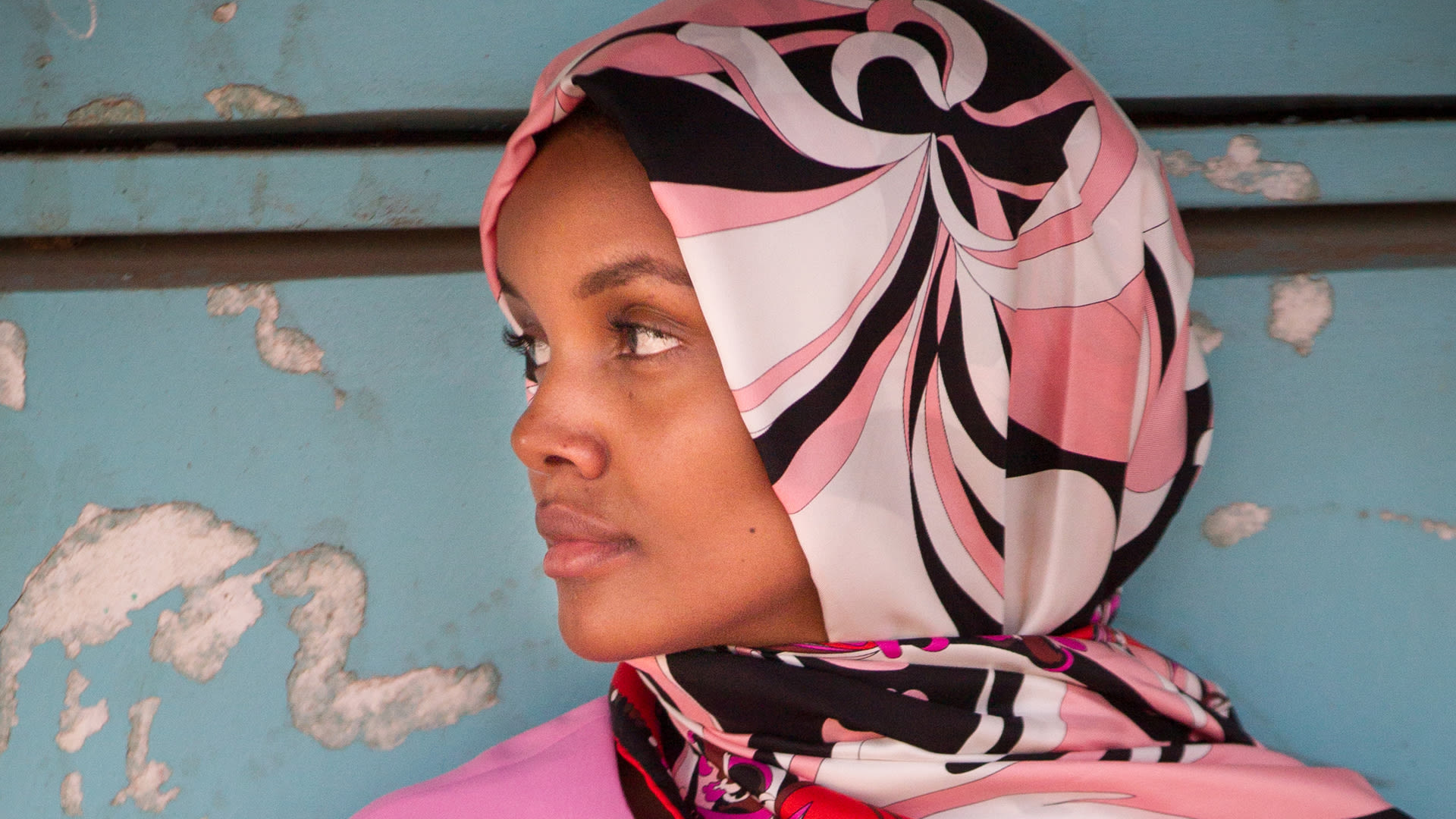 Watch Model Halima Aden Returns to the Refugee Camp She was Born In ...