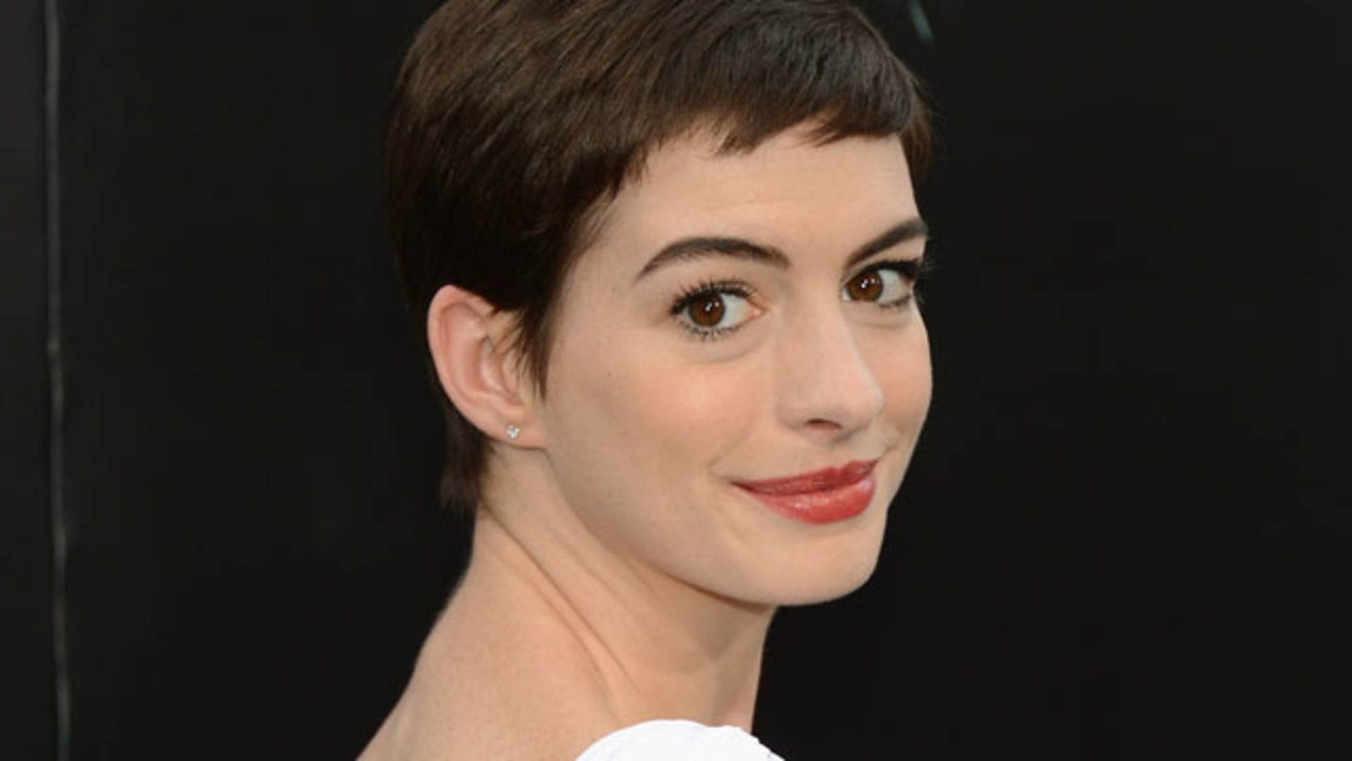 Watch Anne Hathaway: Awards-Season Beauty with Vanity Fair’s SunHee ...