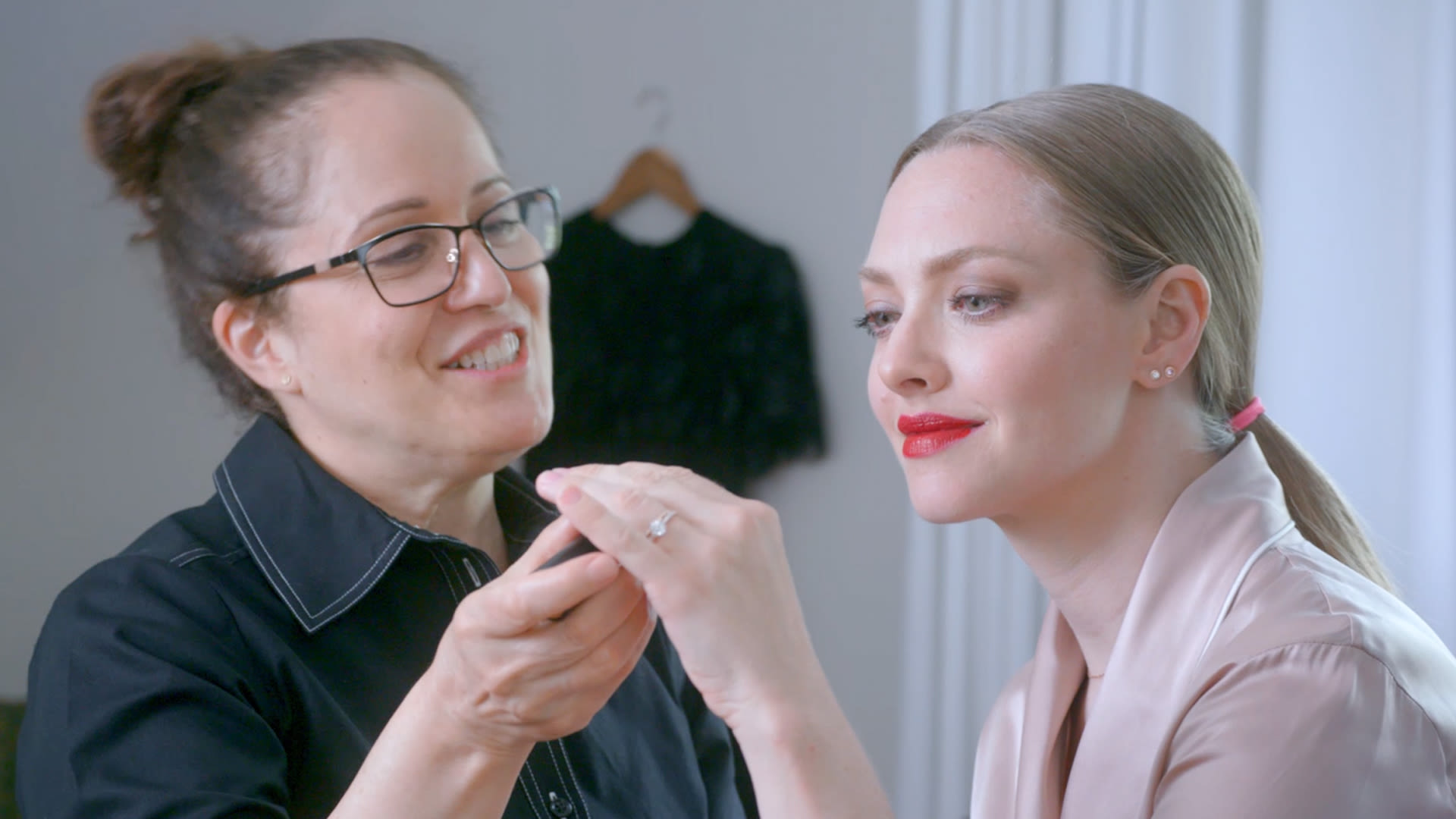 Watch Red Carpet Ready Makeup with Amanda Seyfried and Makeup Artist ...