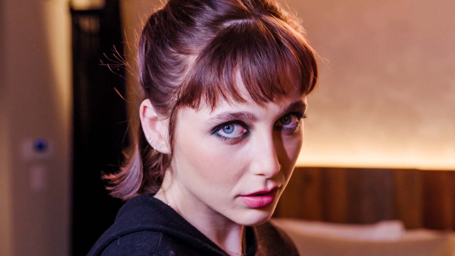 Watch Emma Chamberlain Gets Ready for the 2023 Vanity Fair Oscar Party ...