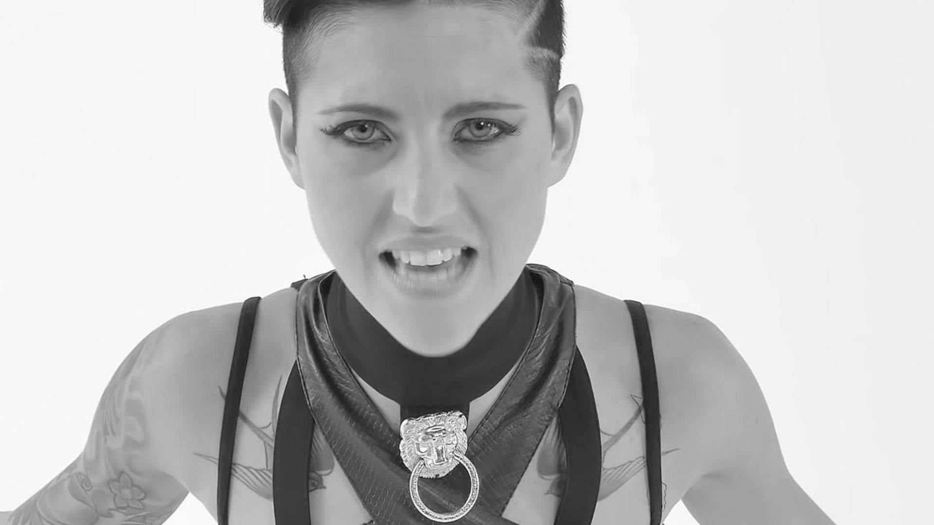 Watch Optional, il videoclip di Antonella Lo Coco in anteprima | Vanity ...