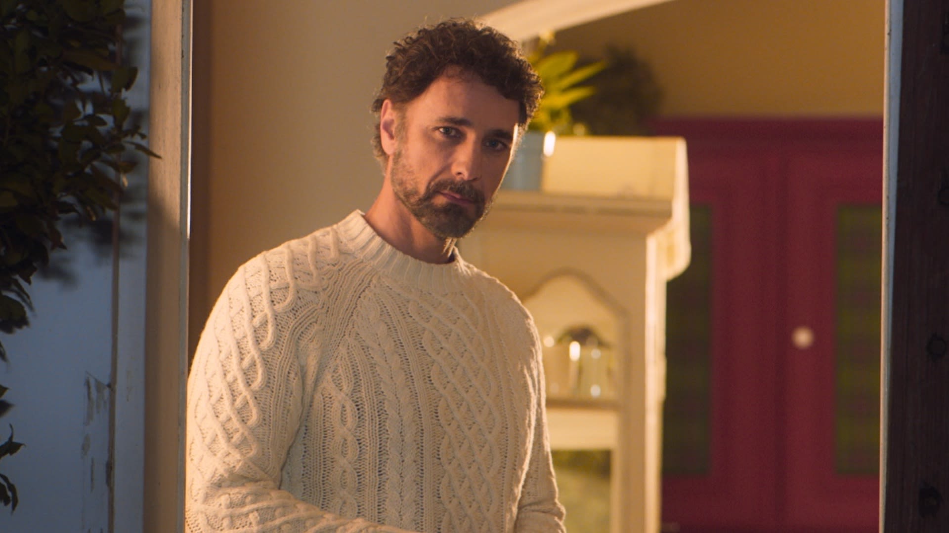 Watch Il Natale di Raoul Bova da bambino e da genitore | Vanity Fair Italia