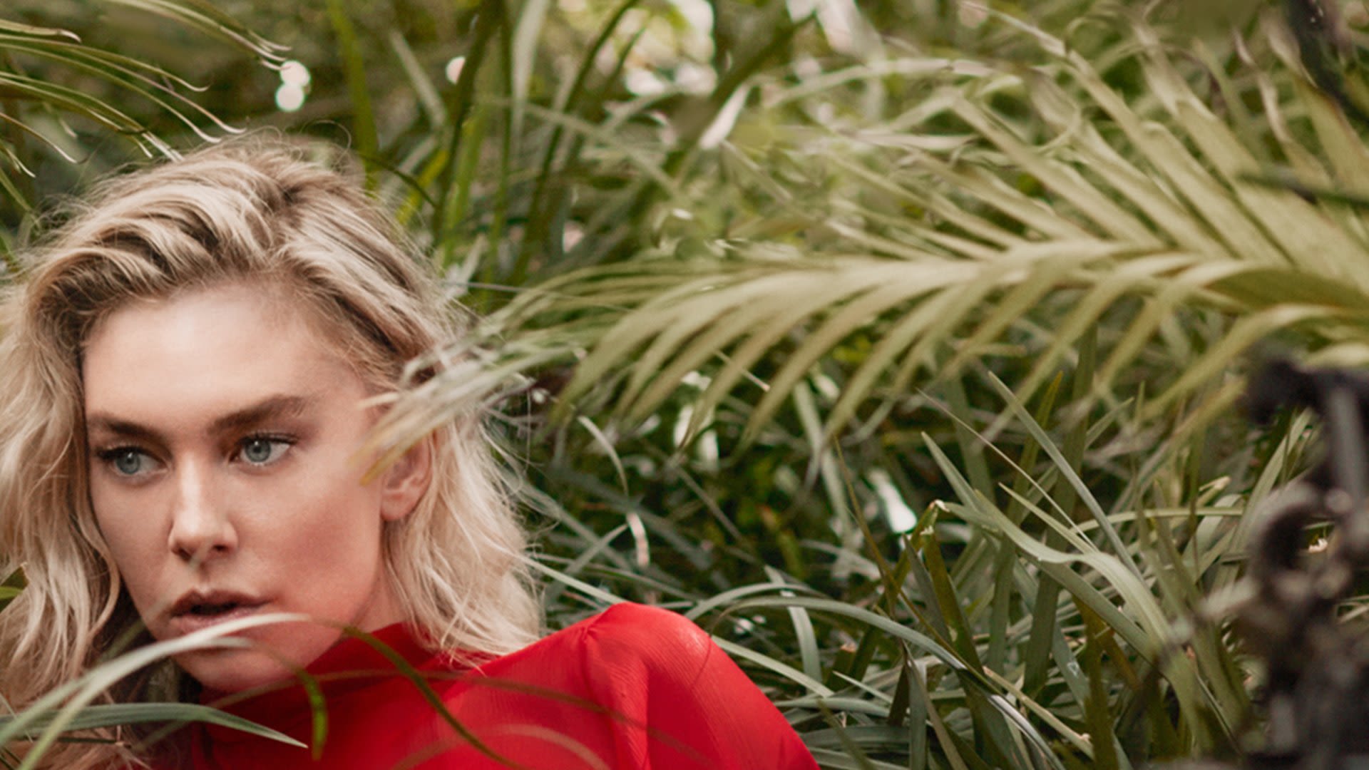 Watch Vanessa Kirby nella nuova campagna per La Panthère di Cartier | Vanity Fair Italia