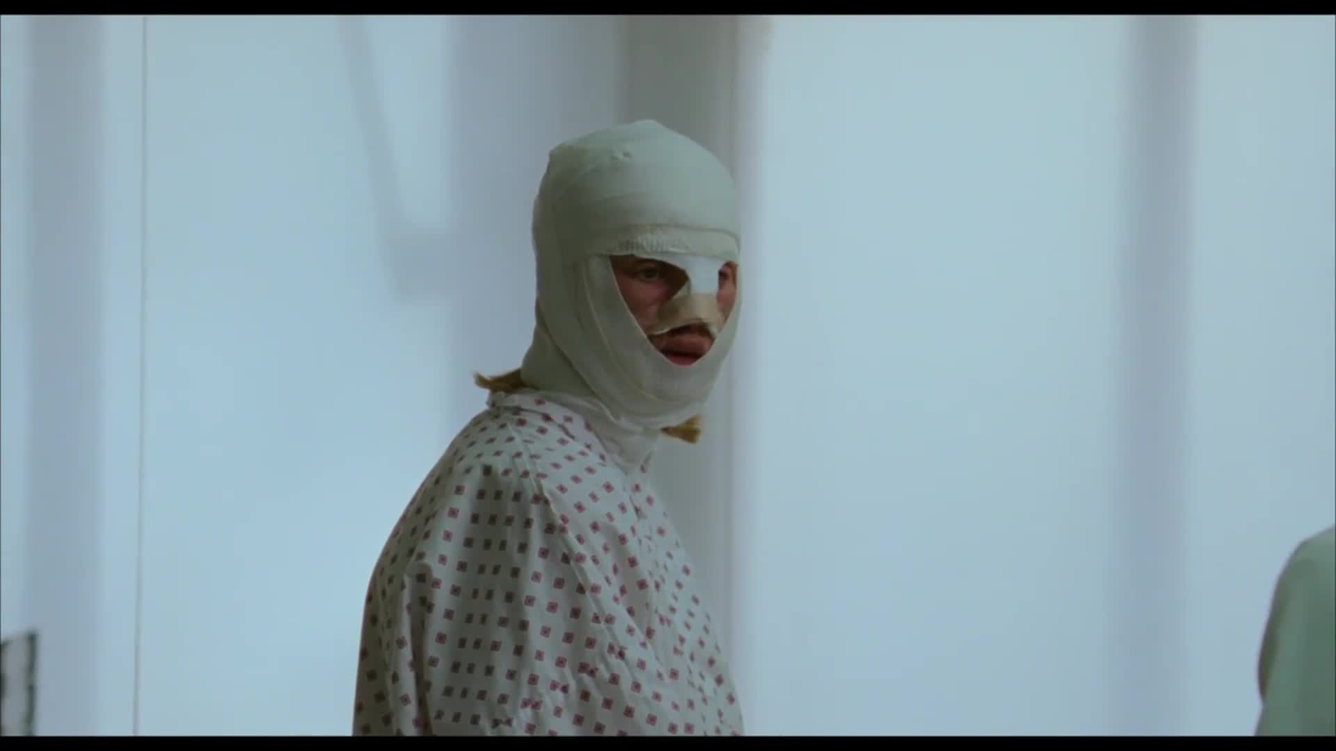 Watch «Sick of myself», la clip in anteprima | Vanity Fair Italia