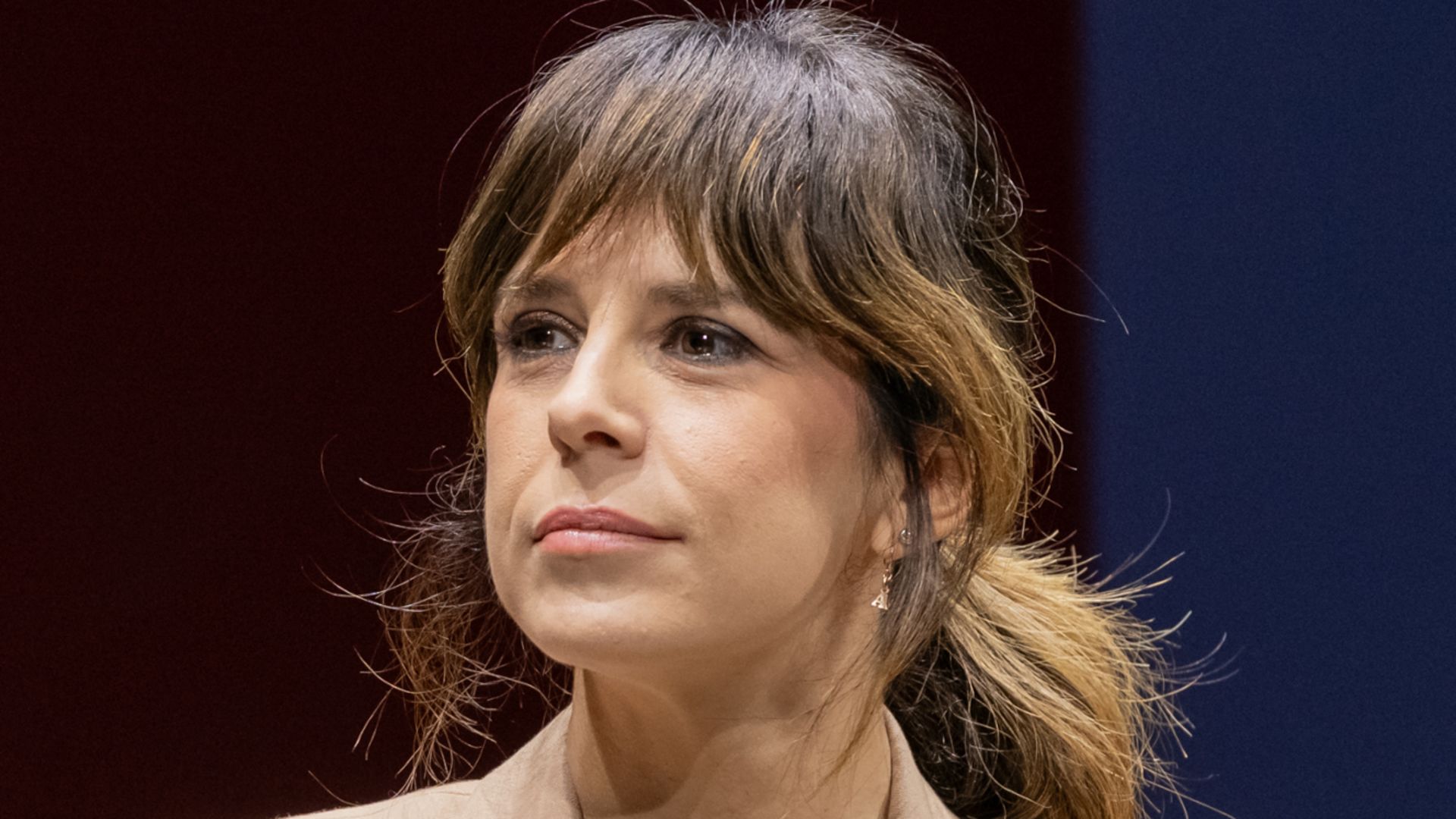 Watch Stefania Andreoli lancia una petizione dal palco del Vanity Fair ...