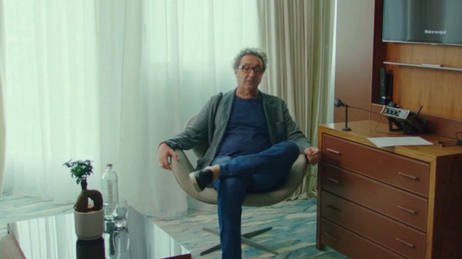 Watch Room 999: la clip con Paolo Sorrentino in anteprima | Vanity Fair ...