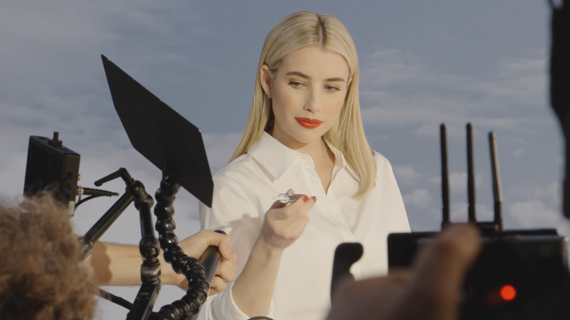 Watch KIKO Milano, il backstage della nuova campagna con Emma Roberts | Vanity Fair Italia