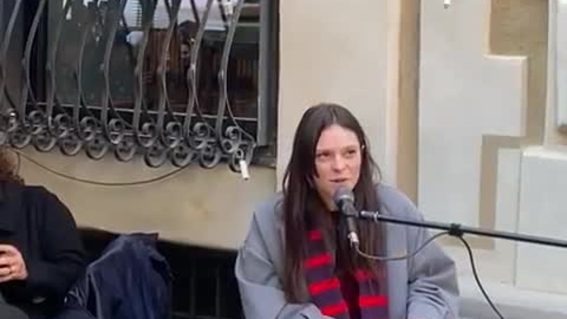 Watch Performance di Francesca Michielin improvvisata per strada ...
