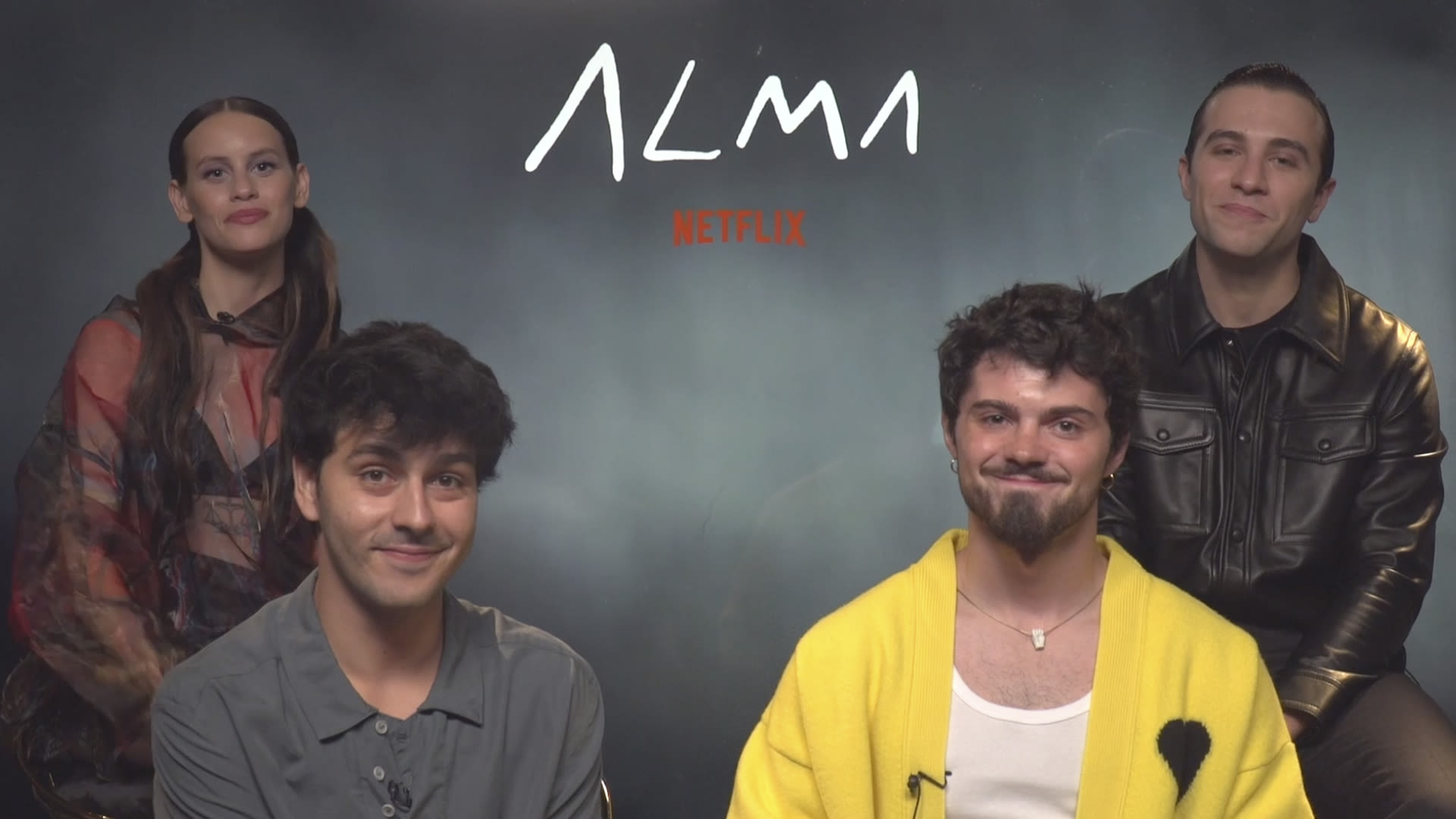 Watch Milena Smit, Pol Monen y el resto del cast de 'Alma' contra el ...