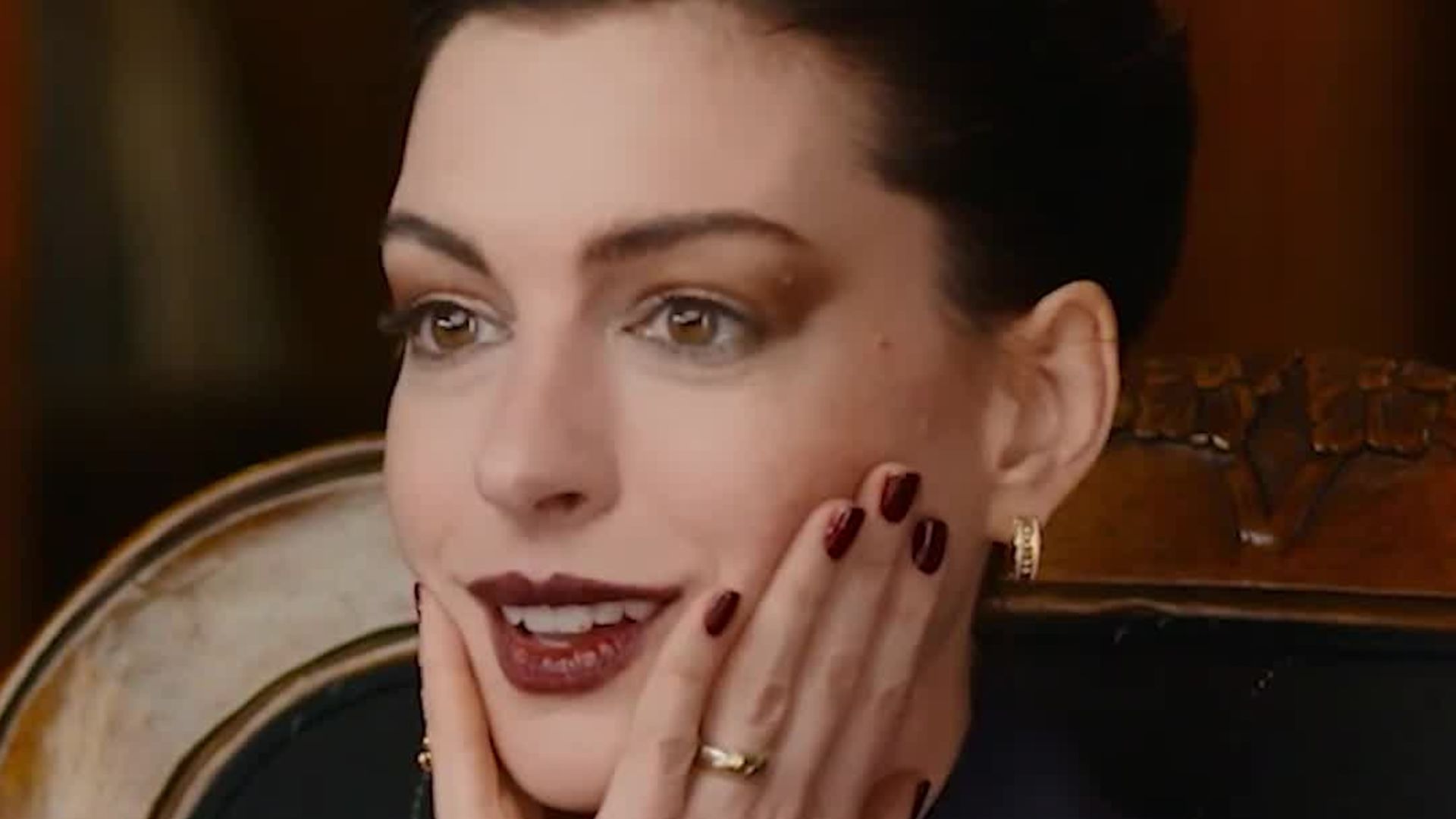 Watch Anne Hathaway: la importancia de los colores en ''La idea de ti ...