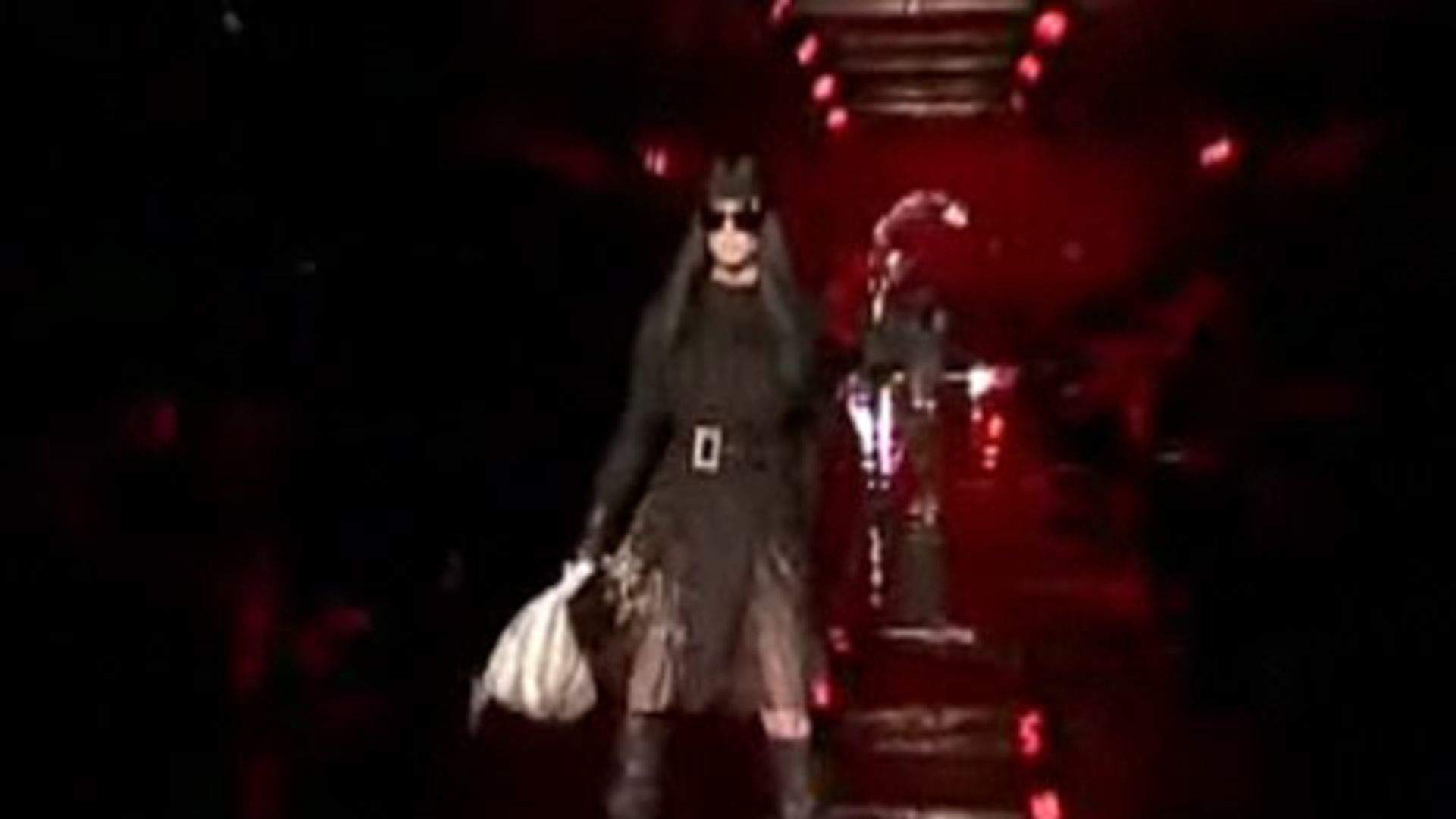 Watch Christian Dior: Fall 2006 Ready-to-Wear | Style.com Fashion Shows ...