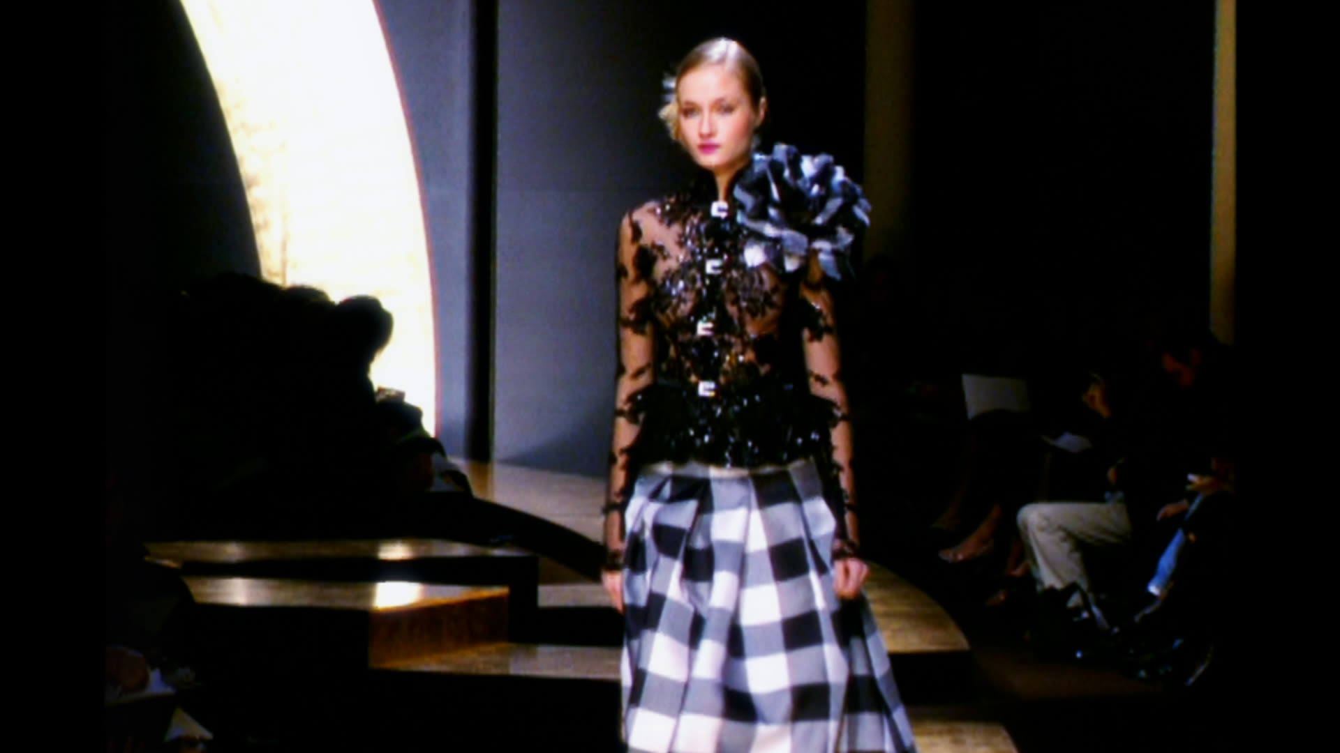 Watch Full Runway Show: Valentino’s Haute Couture Spring 2001 ...