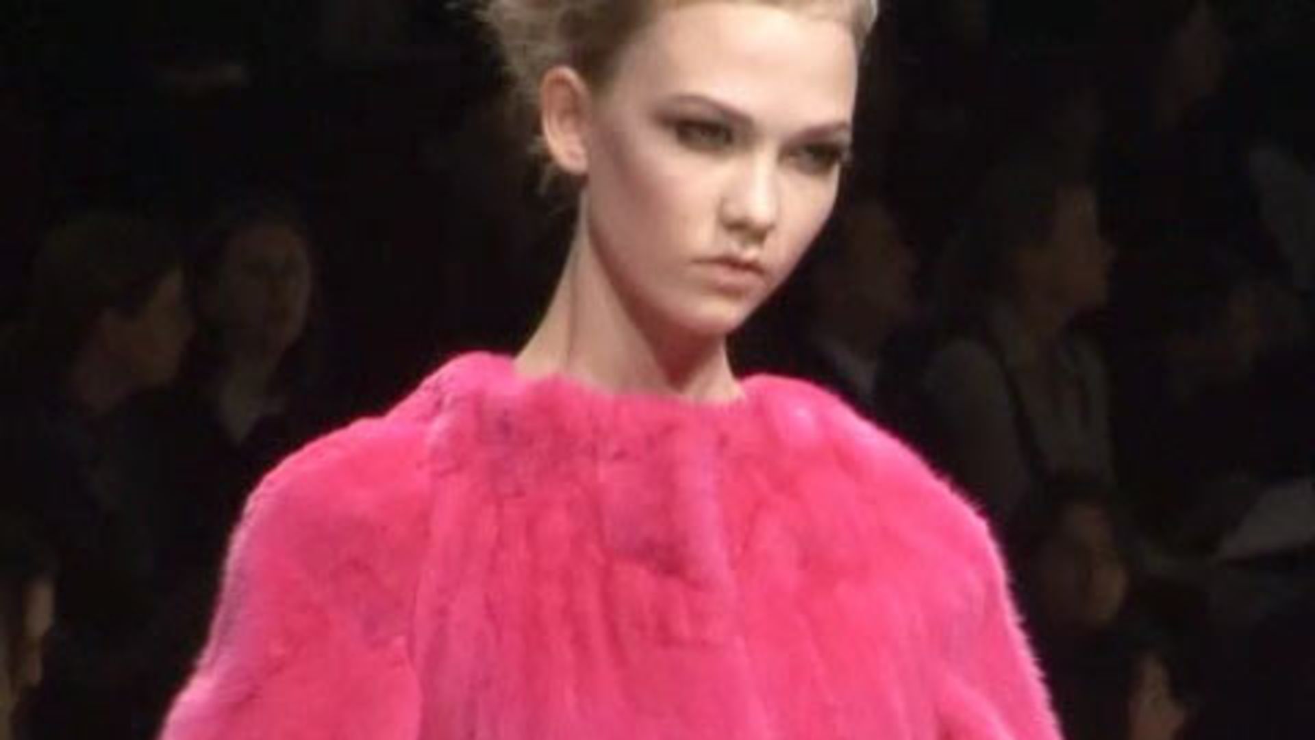 Watch Versace: Fall 2008 Ready-to-Wear | Style.com Fashion Shows | Vogue