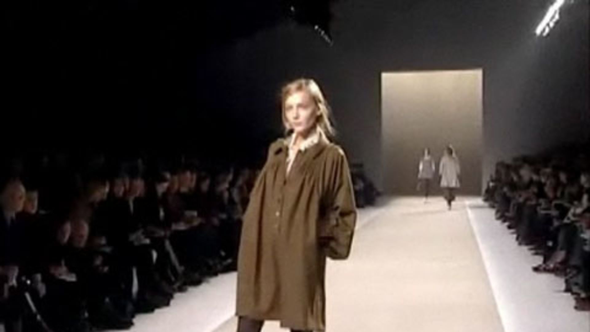Watch Chloé: Fall 2006 Ready-to-Wear | Style.com Fashion Shows | Vogue