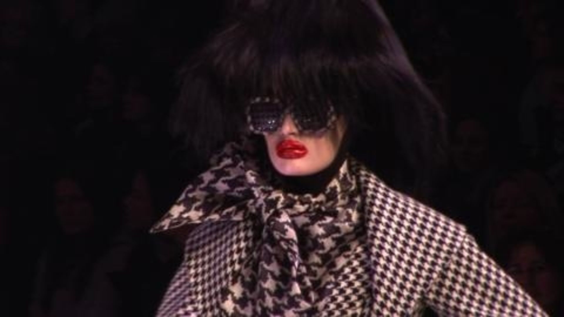 Watch Alexander McQueen: Fall 2009 Ready-to-Wear | Style.com Fashion ...