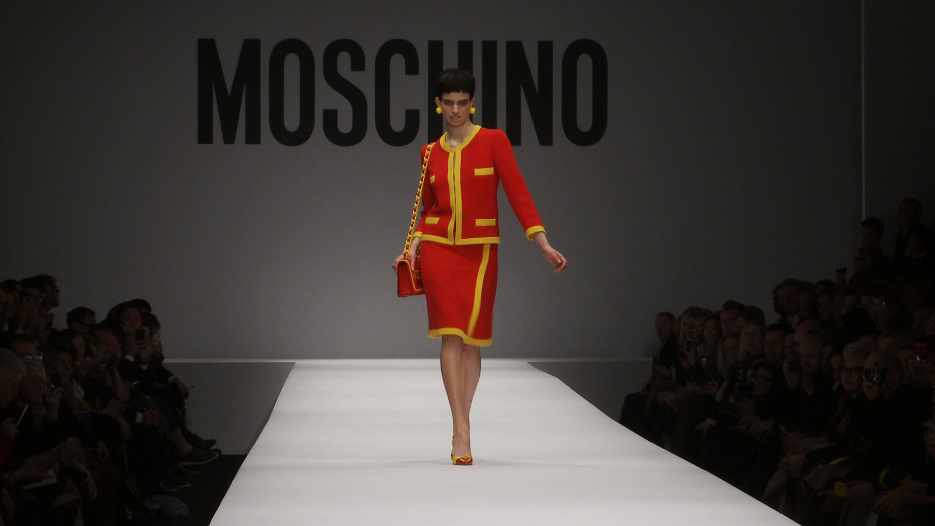 Watch Moschino Fall 2014 Ready-to-Wear | Style.com Fashion Shows | Vogue