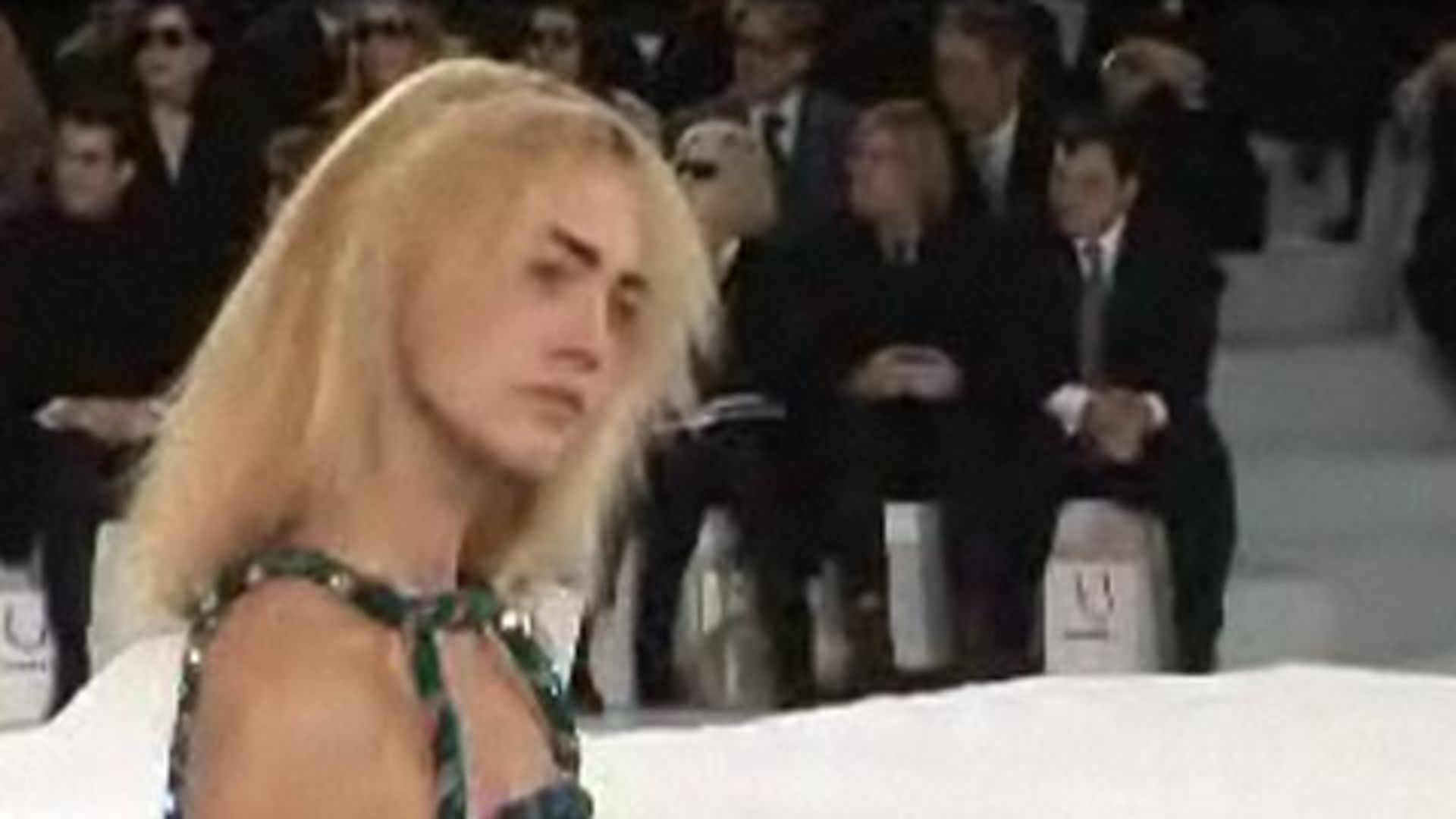 Watch Chanel: Fall 2007 Ready-to-Wear | Style.com Fashion Shows | Vogue