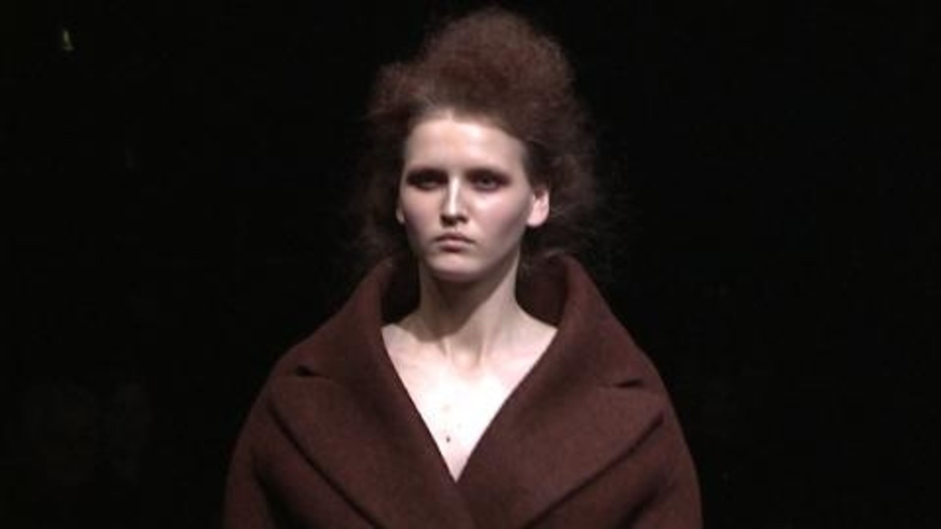 Watch Prada: Fall 2009 Ready-to-Wear | Style.com Fashion Shows | Vogue