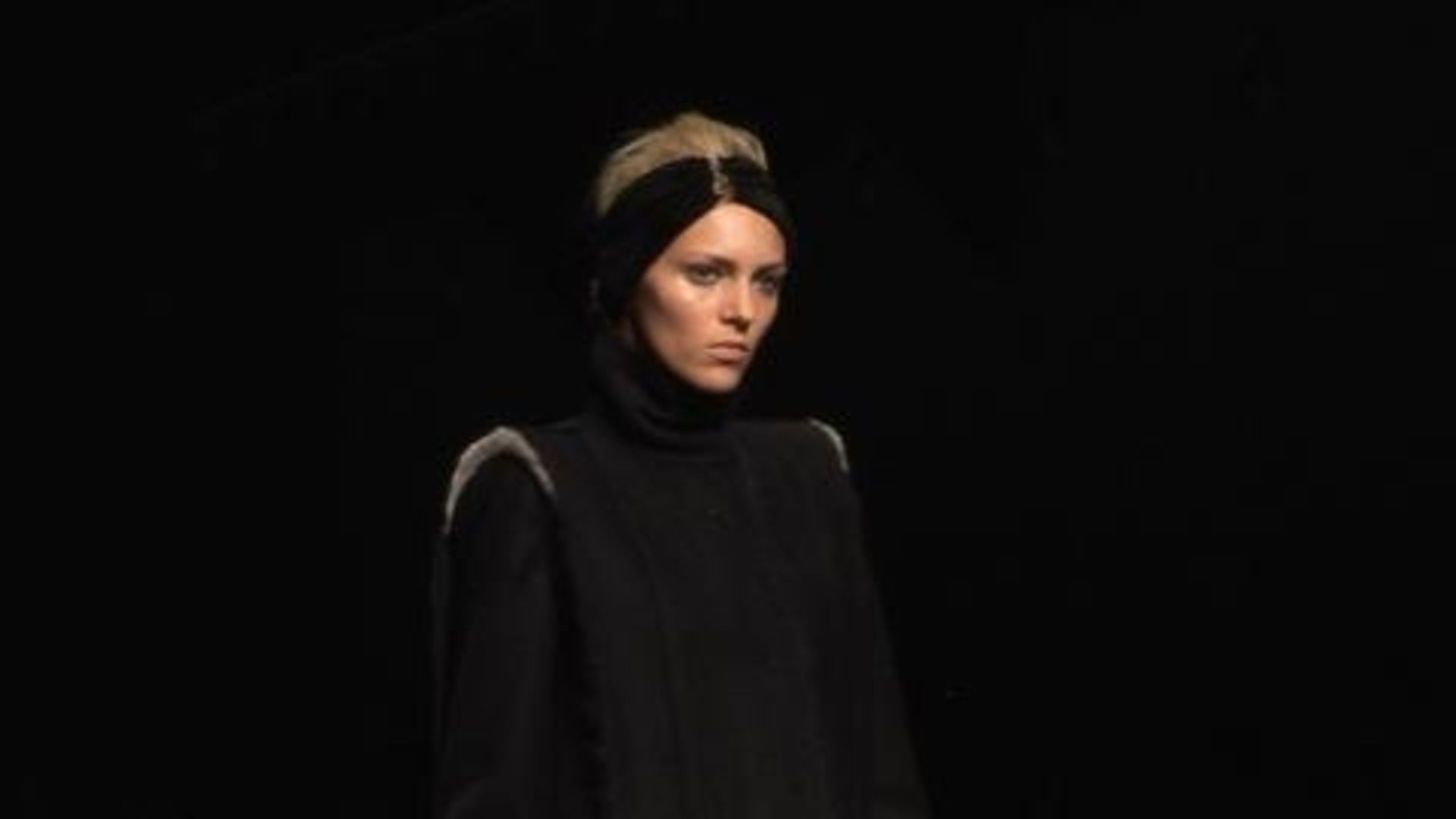 Watch Fendi: Fall 2009 Ready-to-Wear | Style.com Fashion Shows | Vogue
