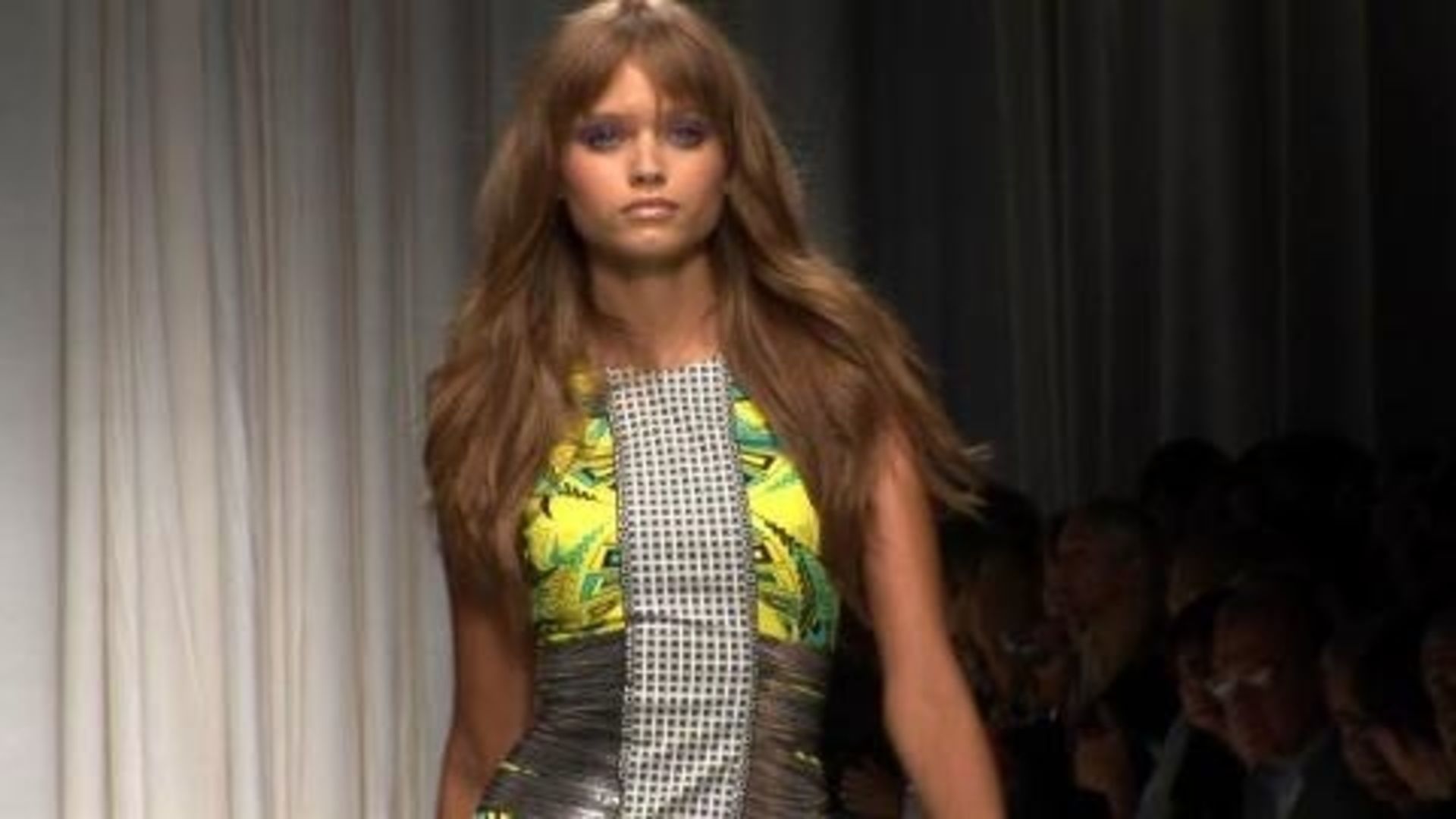 Watch Versace: Spring 2010 Ready-to-Wear | Style.com Fashion Shows | Vogue