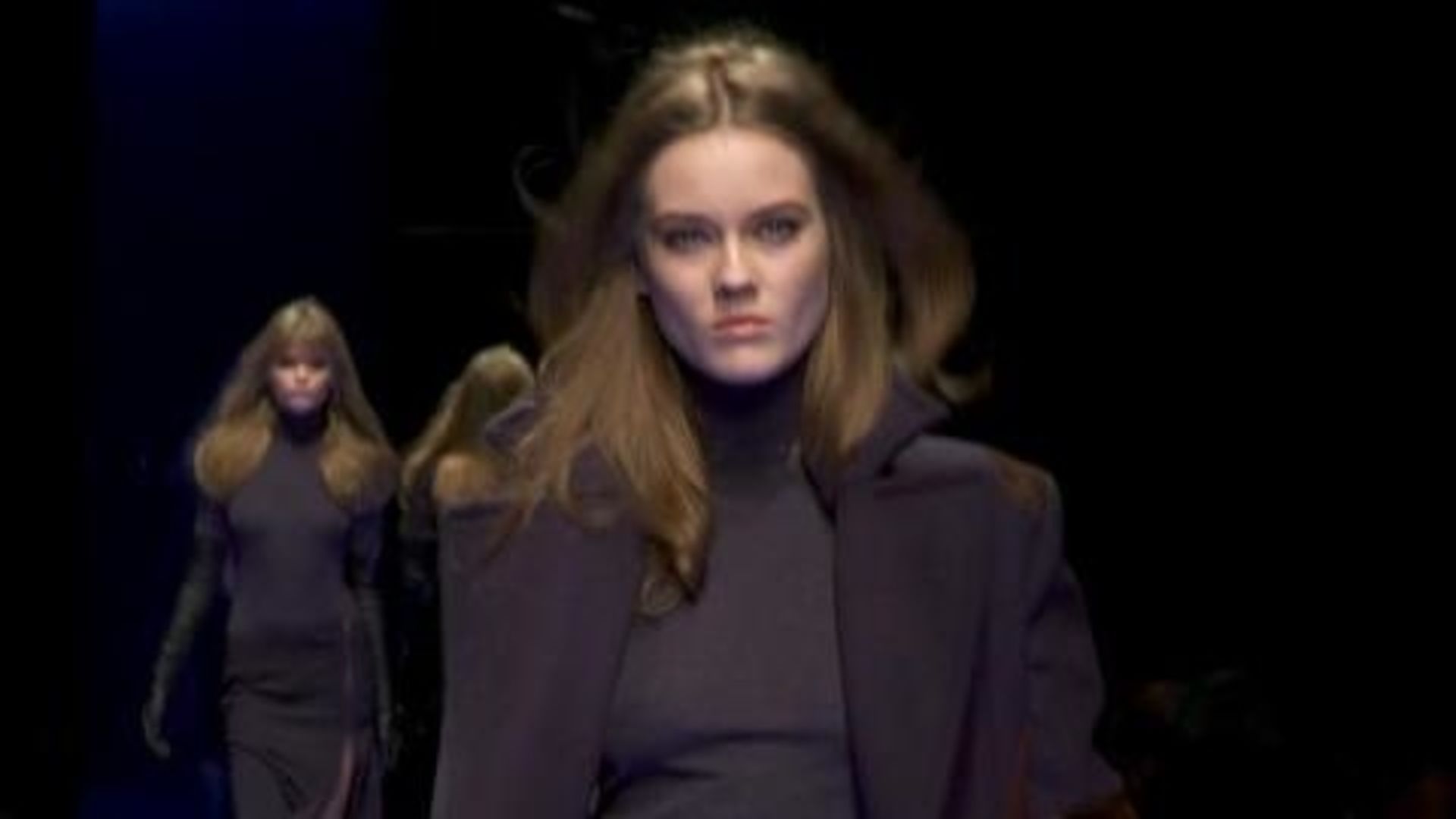 Watch Versace: Fall 2010 Ready-to-Wear | Style.com Fashion Shows | Vogue