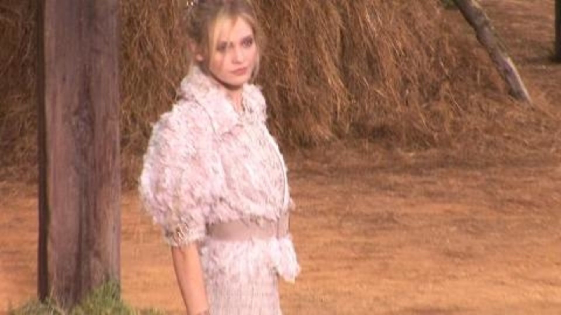 Watch Chanel: Spring 2010 Ready-to-Wear | Style.com Fashion Shows | Vogue