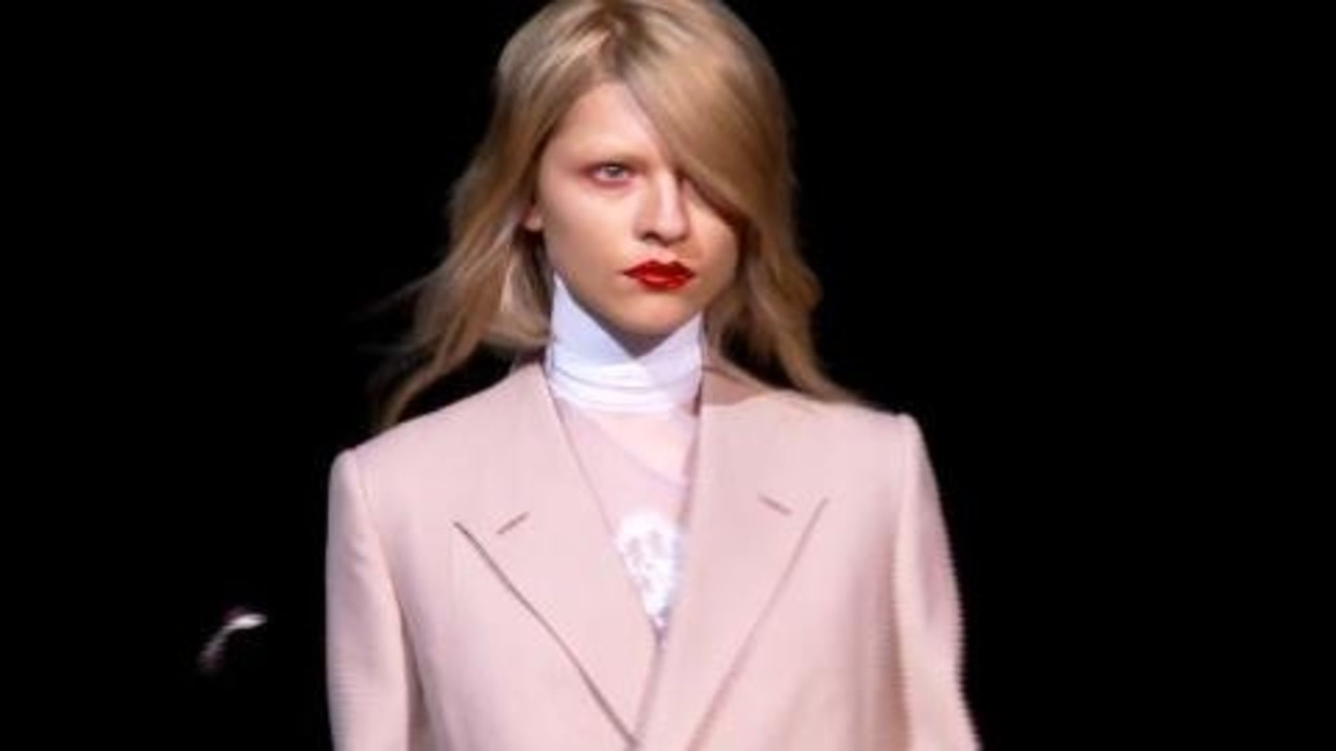 Watch Givenchy: Fall 2010 Ready-to-Wear | Style.com Fashion Shows | Vogue