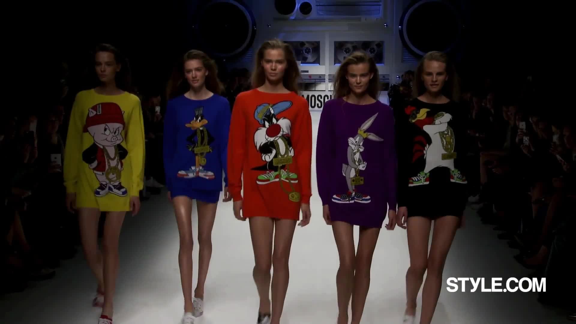 Watch Moschino Fall 2015 Ready-to-Wear | Style.com Fashion Shows | Vogue