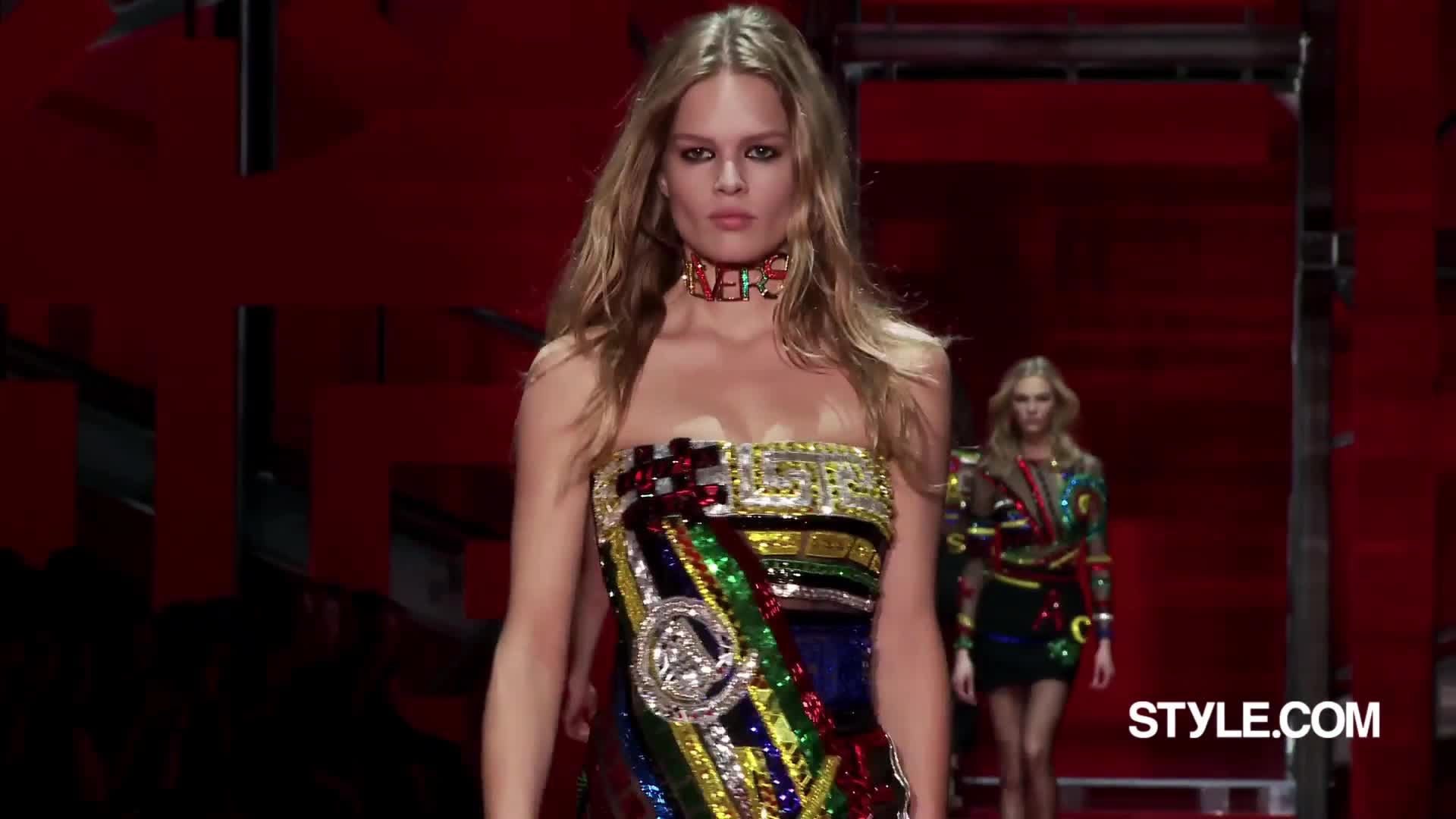 Watch Versace Fall 2015 Ready-to-Wear | Style.com Fashion Shows | Vogue