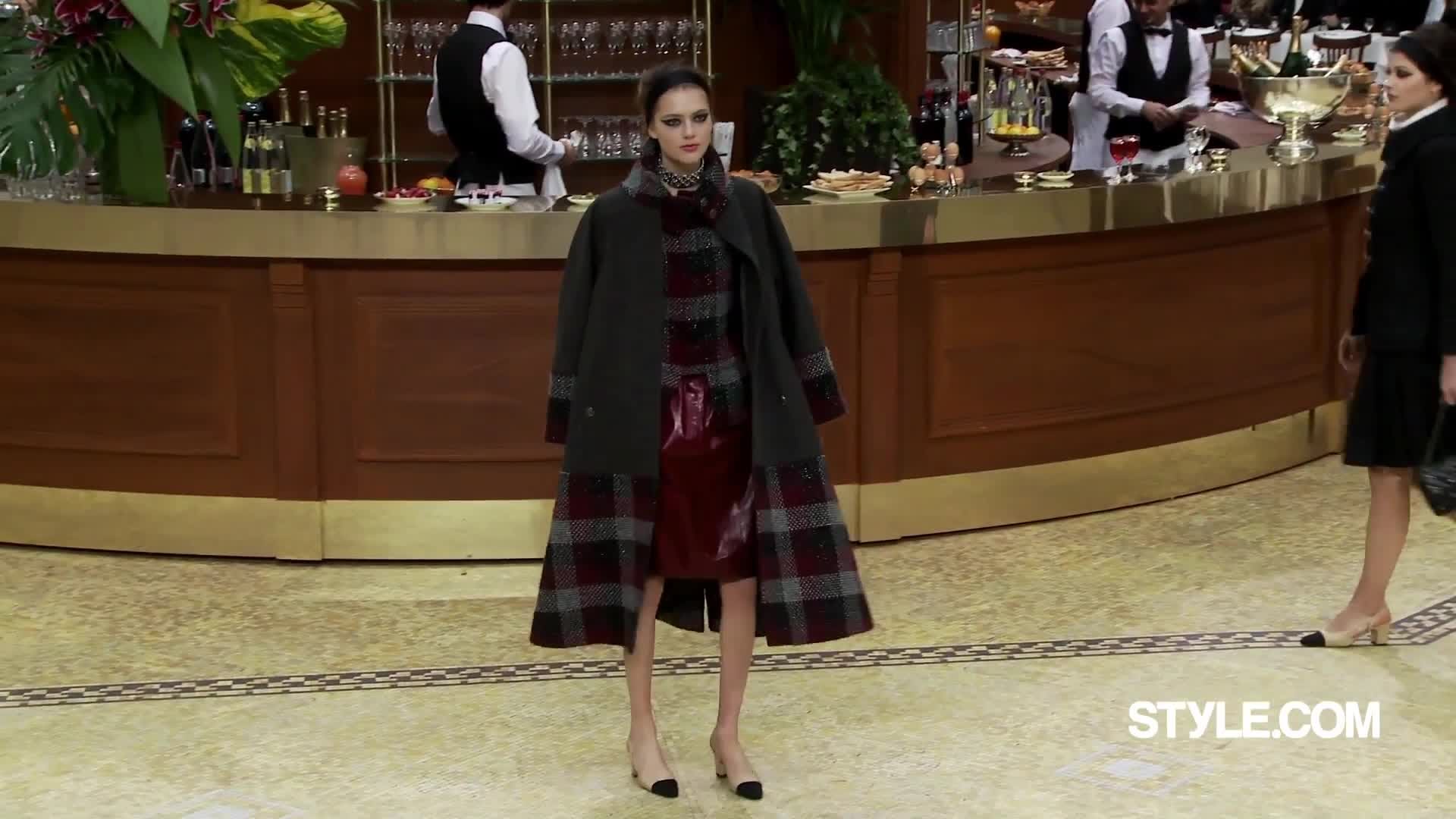 Watch Chanel Fall 2015 Ready-to-Wear | Style.com Fashion Shows | Vogue