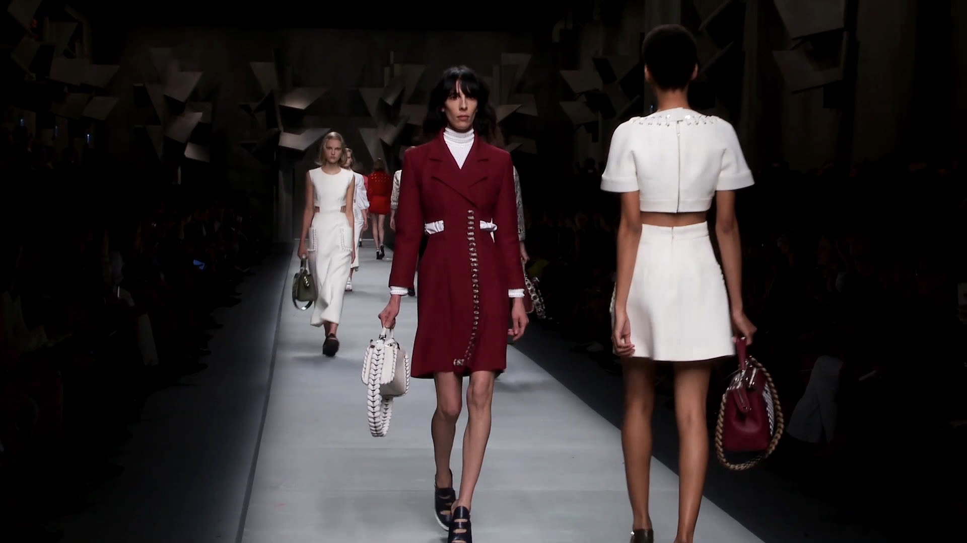 Watch Fendi Spring 2016 Ready-to-Wear | Vogue Fashion Week | Vogue