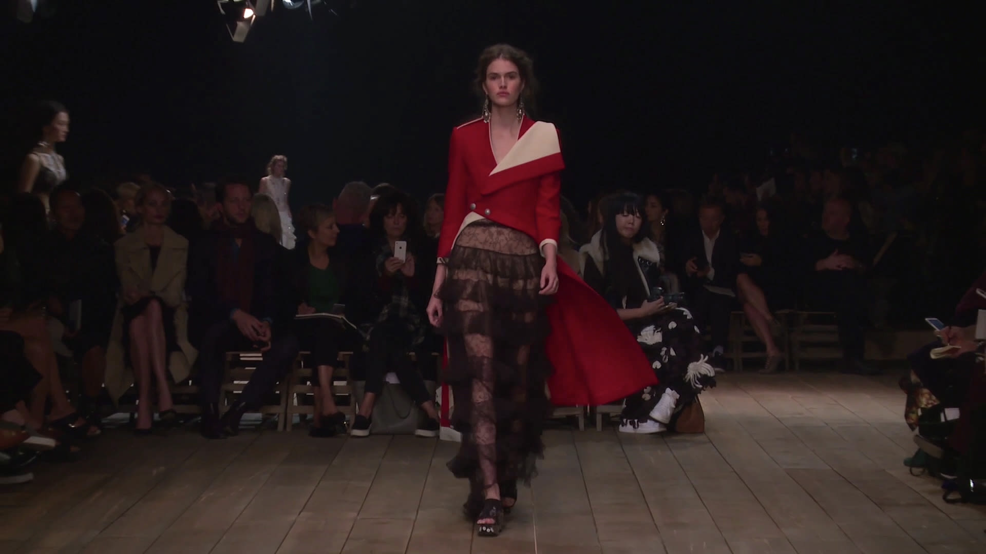 Watch Alexander McQueen Spring 2016 Ready-to-Wear | Vogue Fashion Week ...