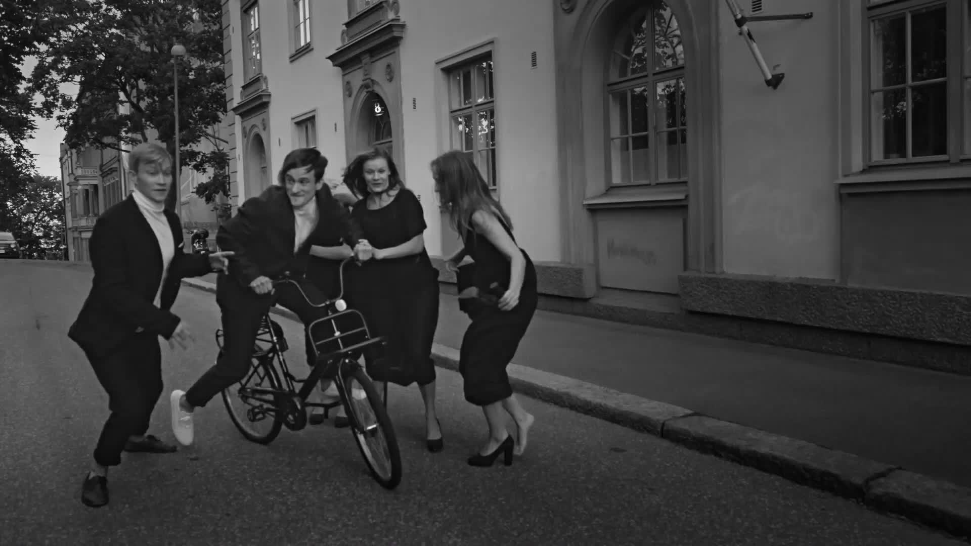 Watch Samuji: Spring 2016 Video Fashion Week | Video Fashion Week | Vogue