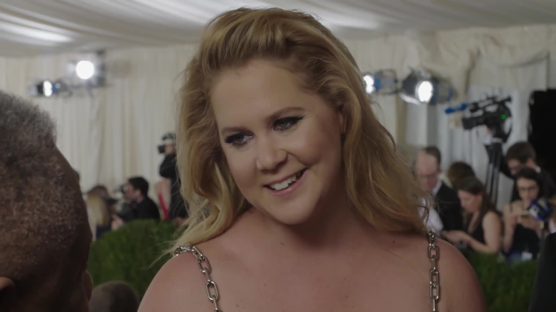 Watch Amy Schumer on All the Material She's Going to Get From Met Gala ...