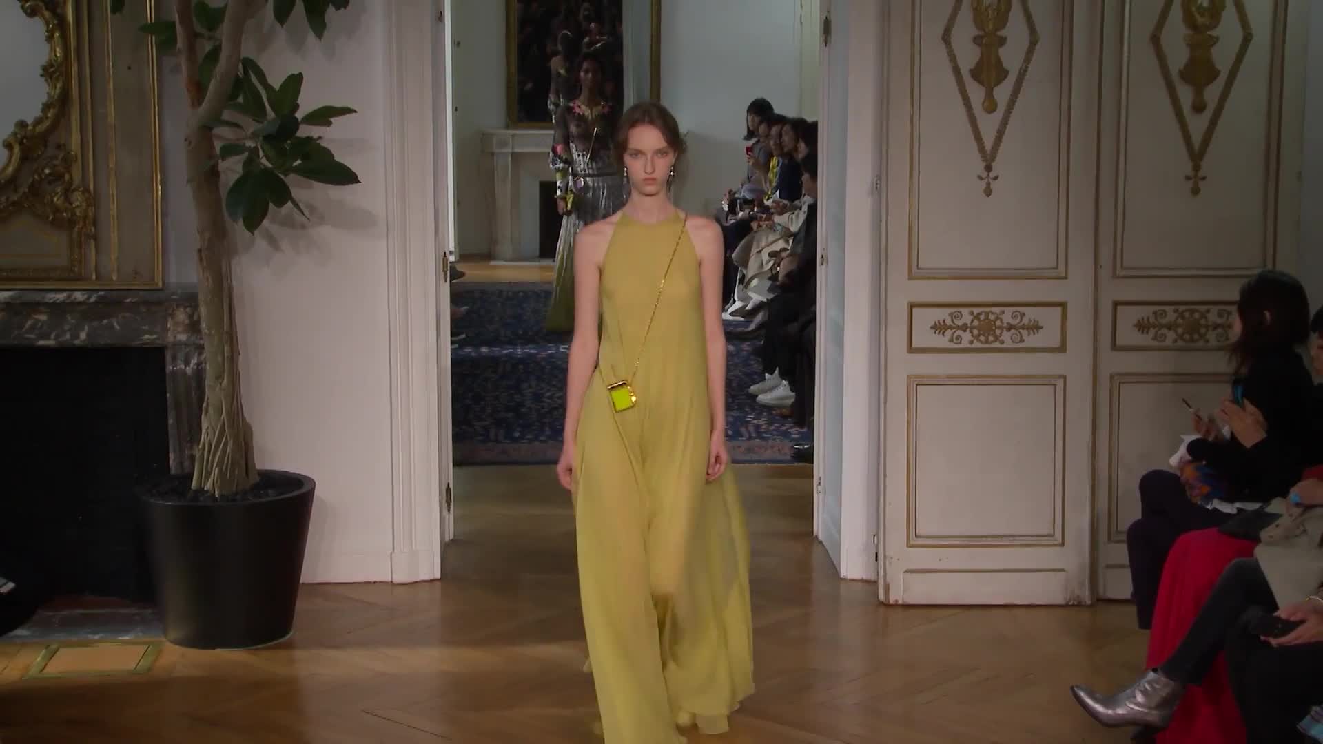 Watch Spring 2017 Ready-to-Wear: Valentino | Vogue